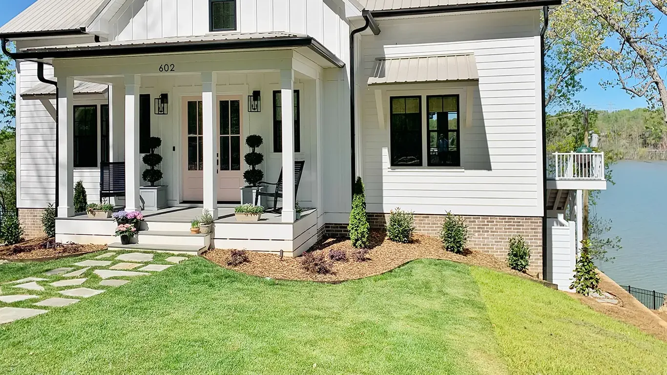 Home tour: Step inside Sarah Crosland’s custom cottage on Lake Wylie ...
