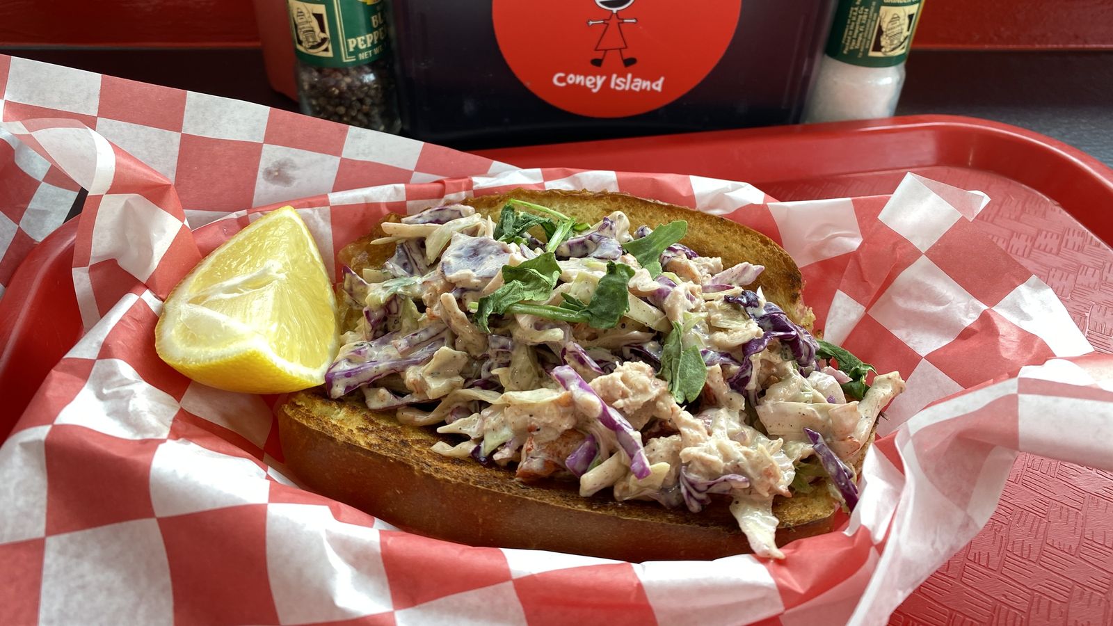 9 best lobster rolls in Chicago - Axios Chicago