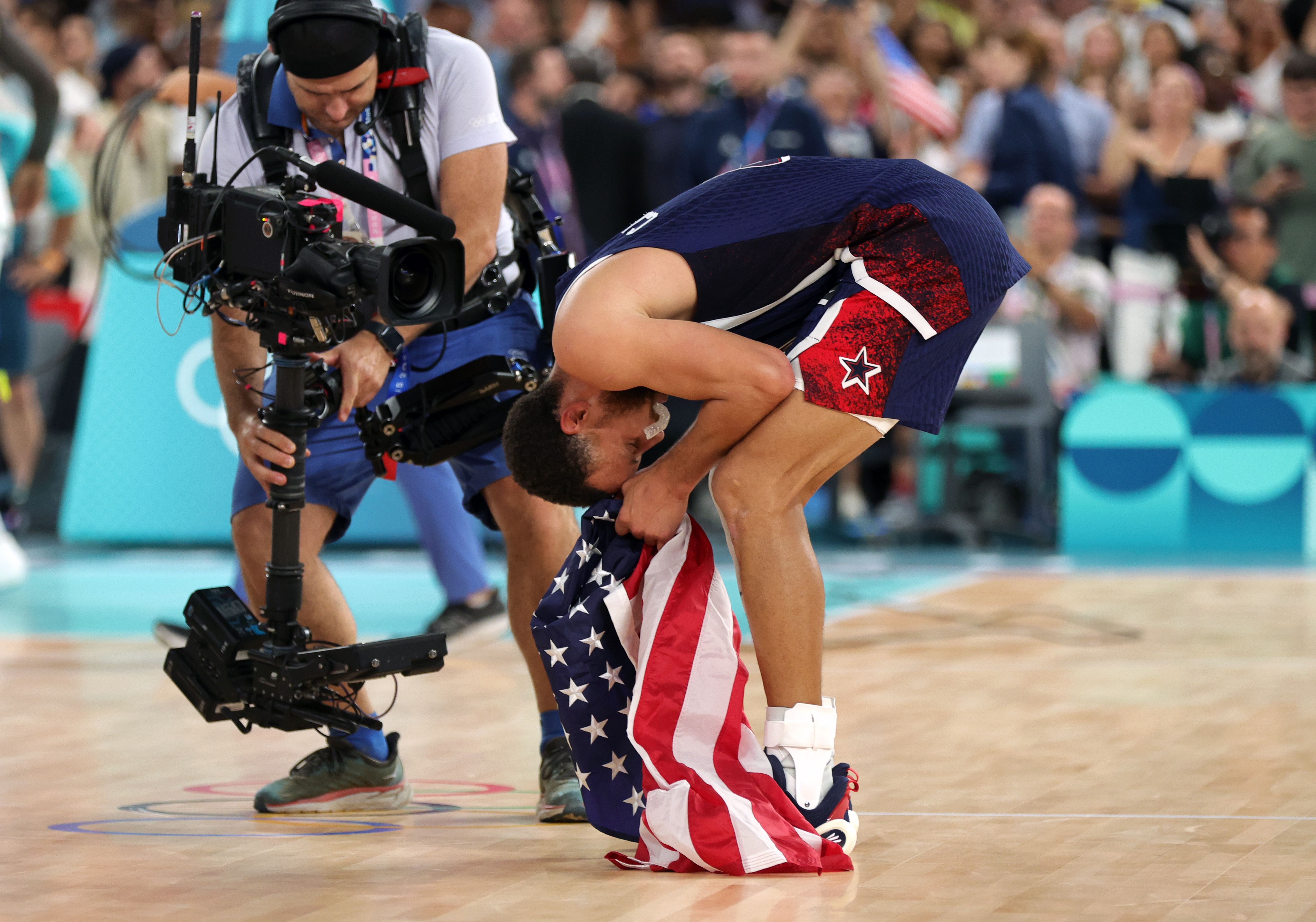 In photos: The Warriors' Steph Curry triumphs in Paris - Axios San ...