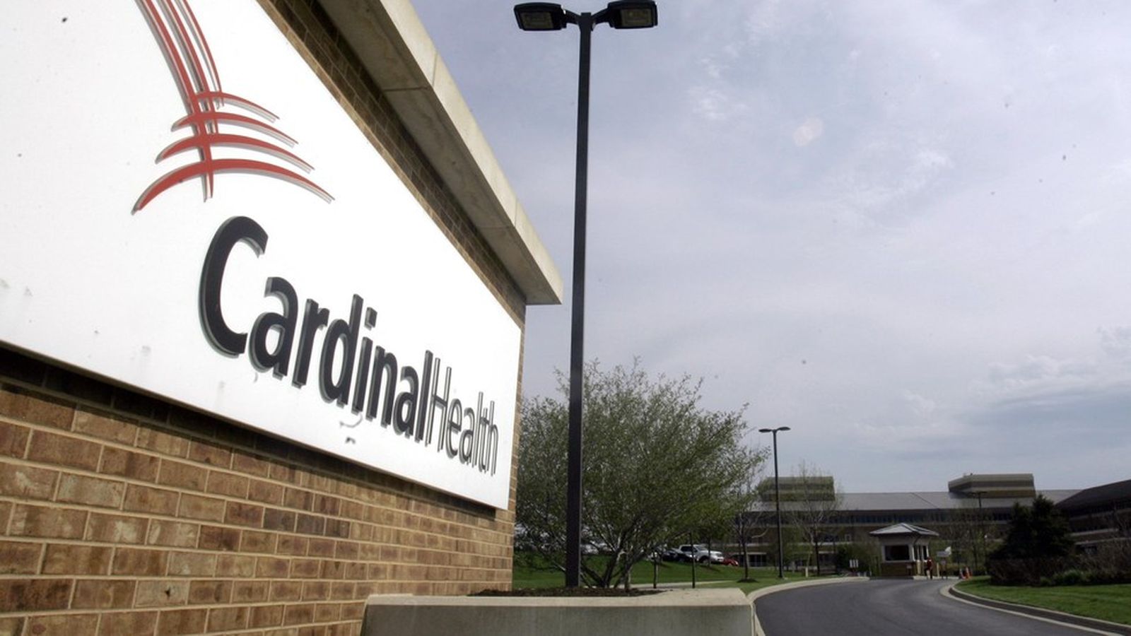 Cardinal Health strikes $6.1 billion deal for Medtronic's medical supplies