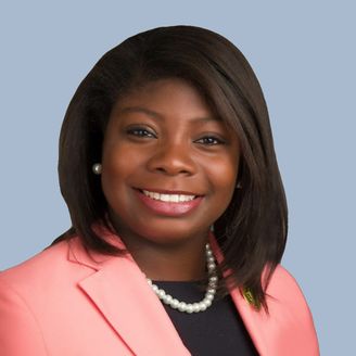 Kayla Sharpe - Axios