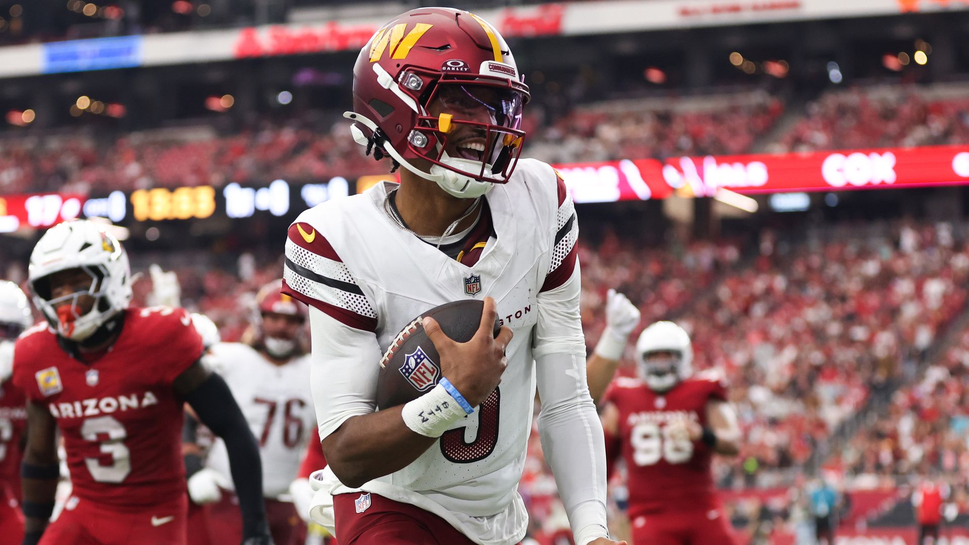 Jayden Daniels' secret weapon: Training for games with a VR headset ...