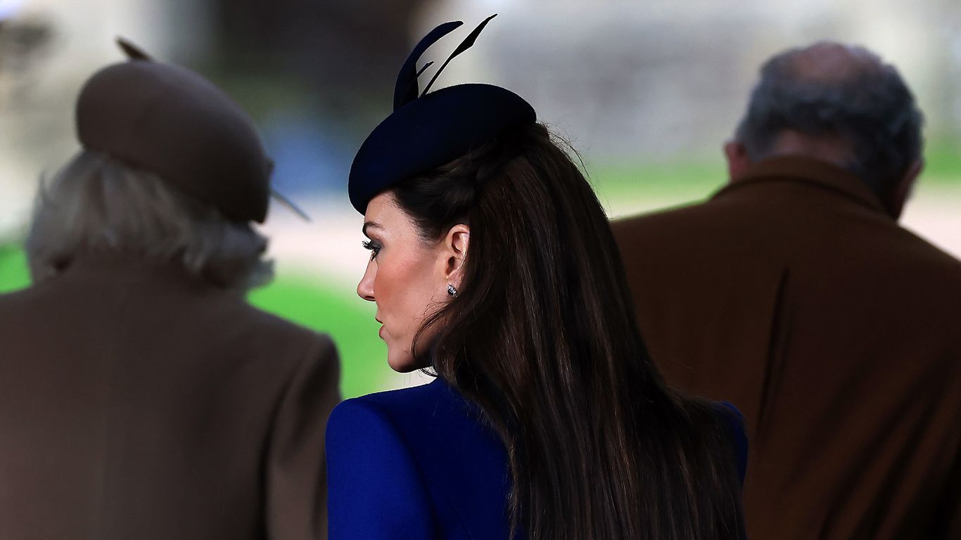 Kate Middleton admits to editing photo, apologizes "for any confusion"
