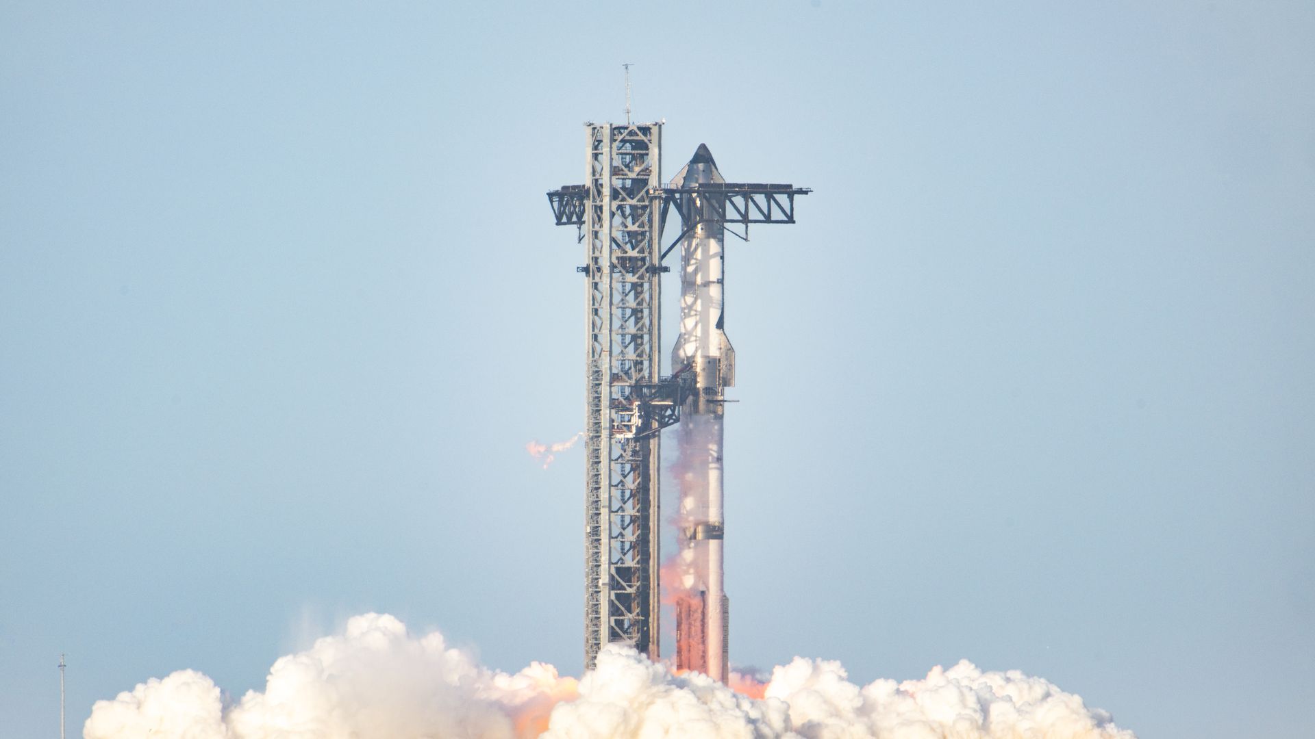 SpaceX Starship rocket explodes after launch