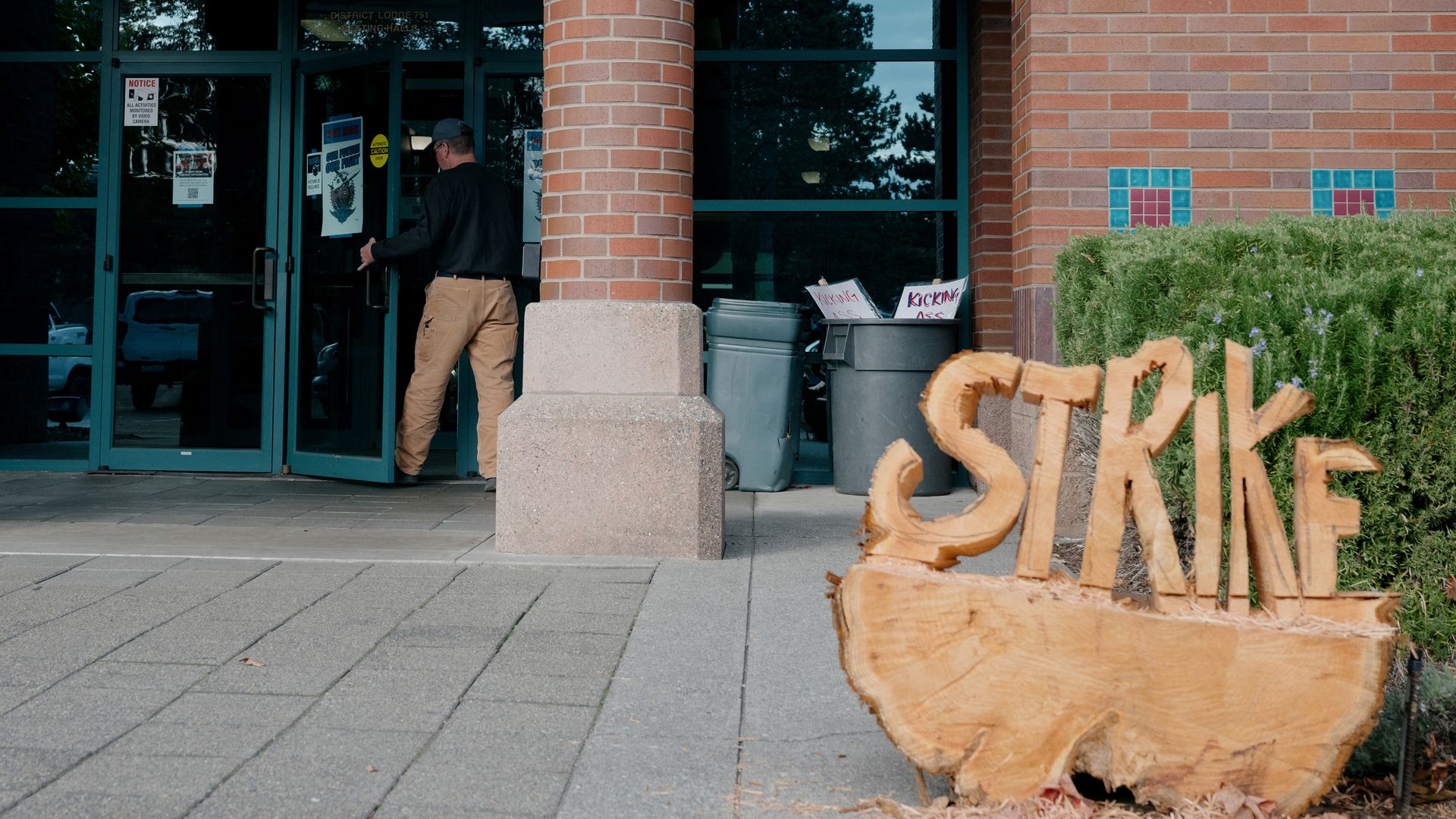 Boeing workers reject contract offer as efforts to end strike fail