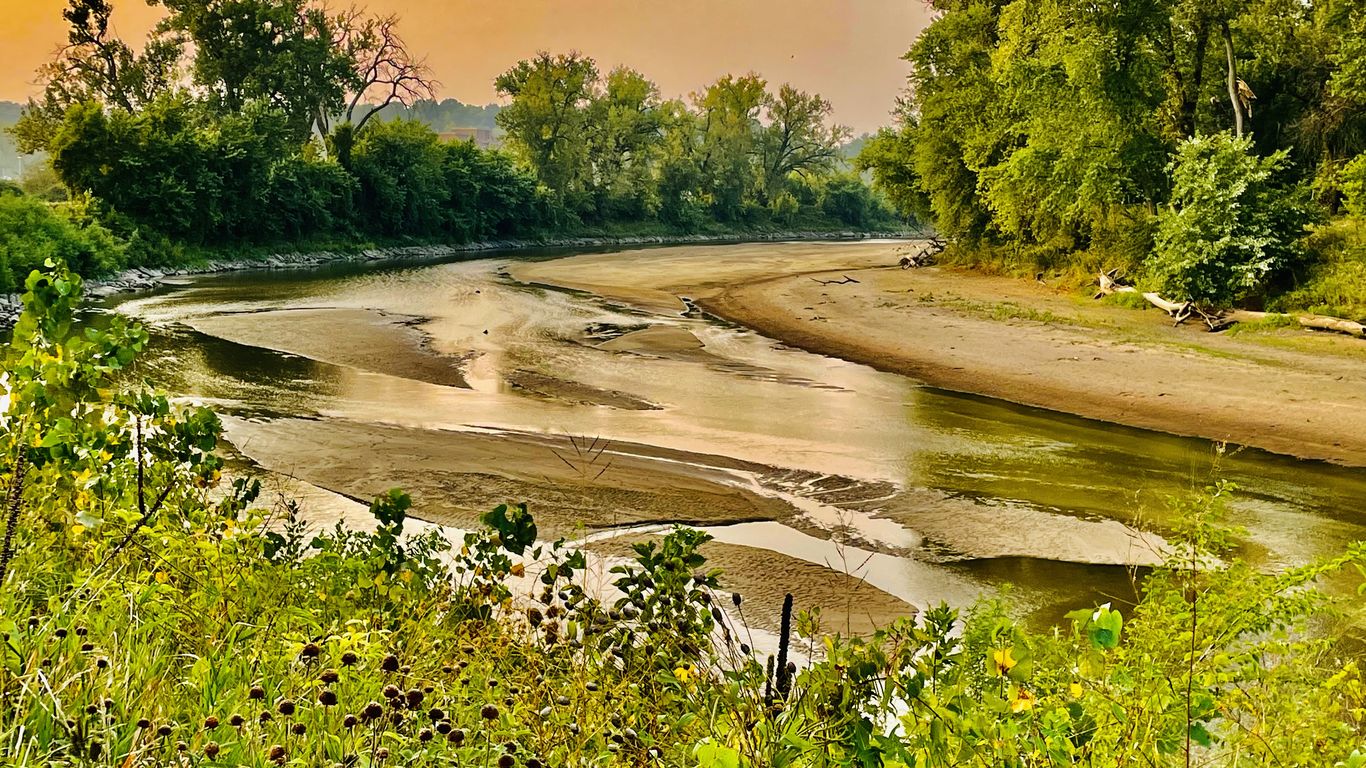 Microsoft's AI epicenter is an Iowa water hog - Axios Des Moines