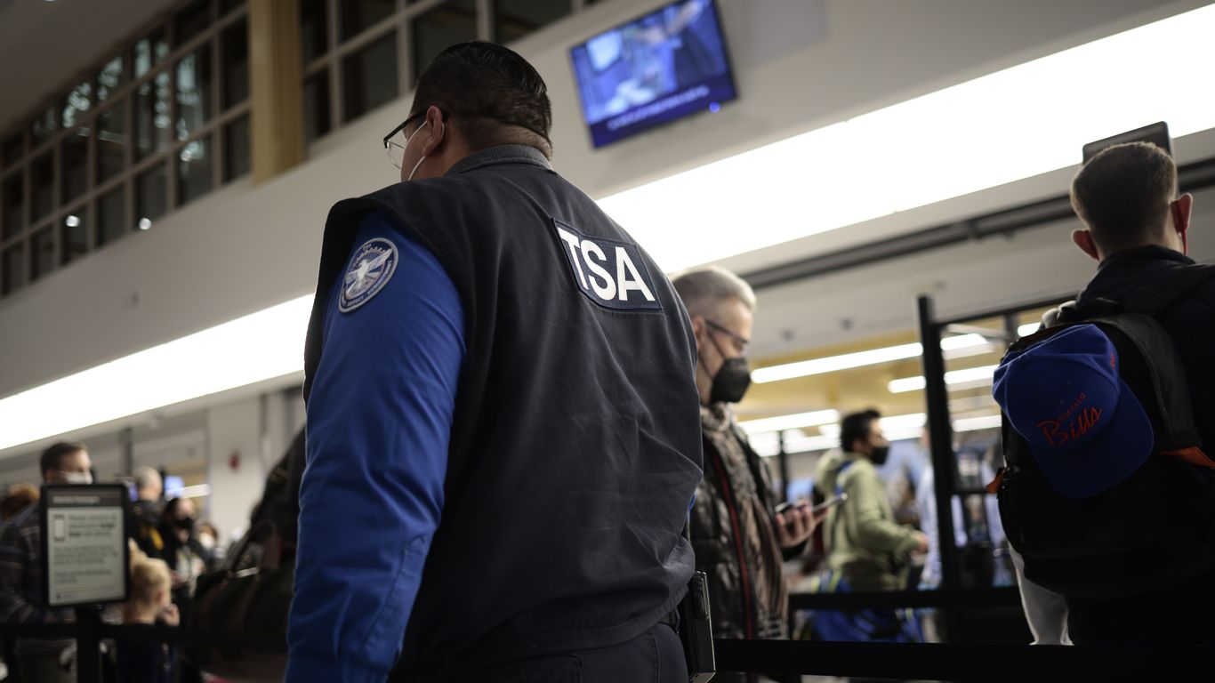 FBI: Pennsylvania man attempted to bring explosive device onto airplane