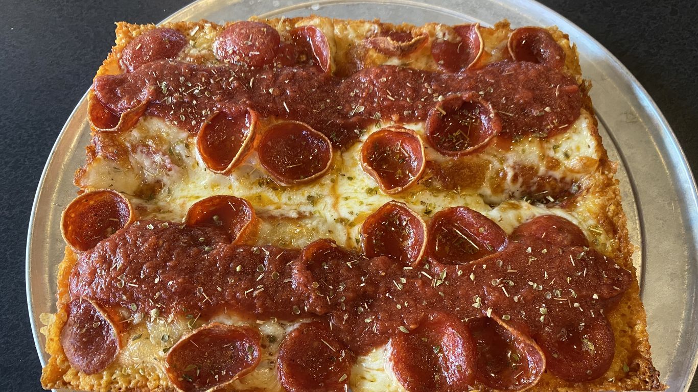 Via 313 brings Detroit-style pizza to Phoenix - Axios Phoenix