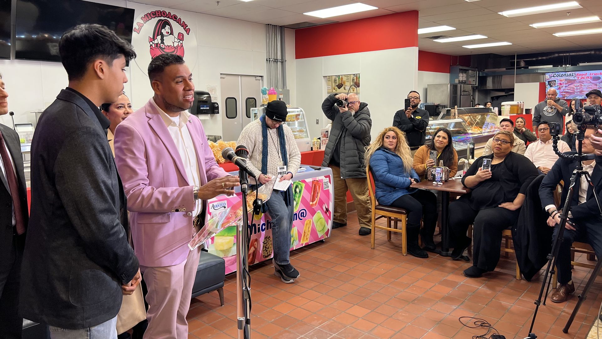 Fears of Trump immigration crackdown slows sales on Minneapolis' Lake Street - Axios Twin Cities