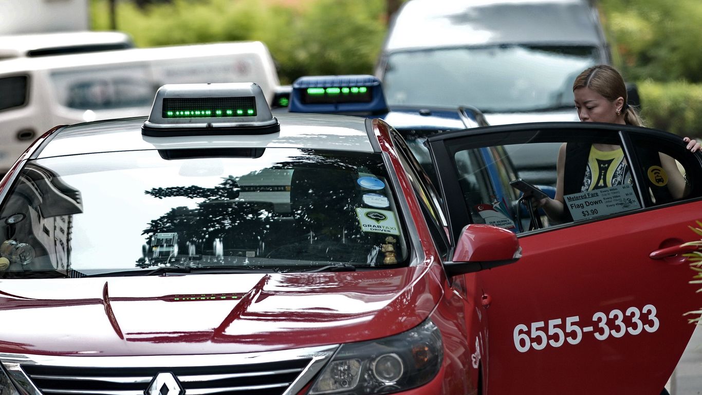 Uber inks deal with Singapore's largest taxi operator