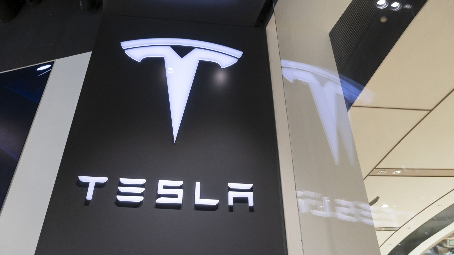 Tesla splits its stock and sees another bump