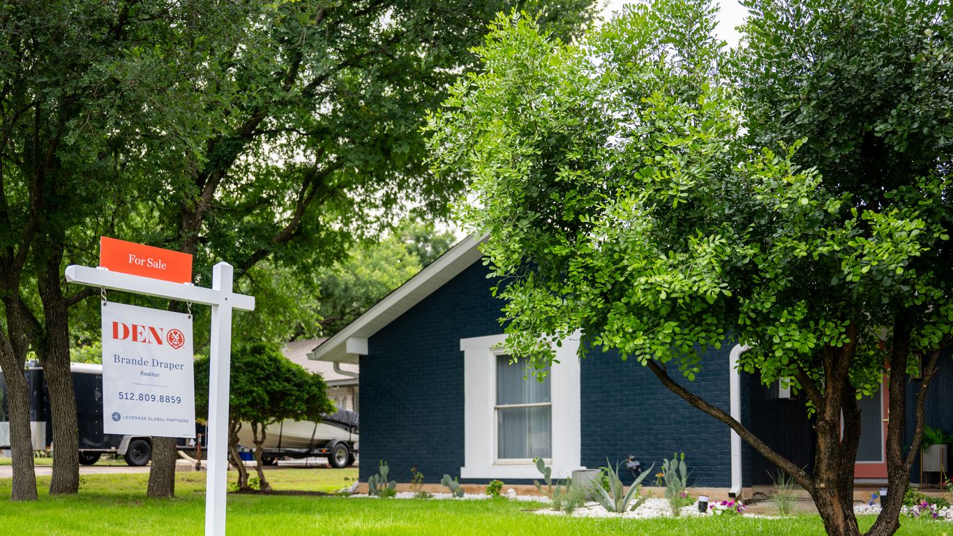 Most Austin homes are selling for below asking price - Axios Austin