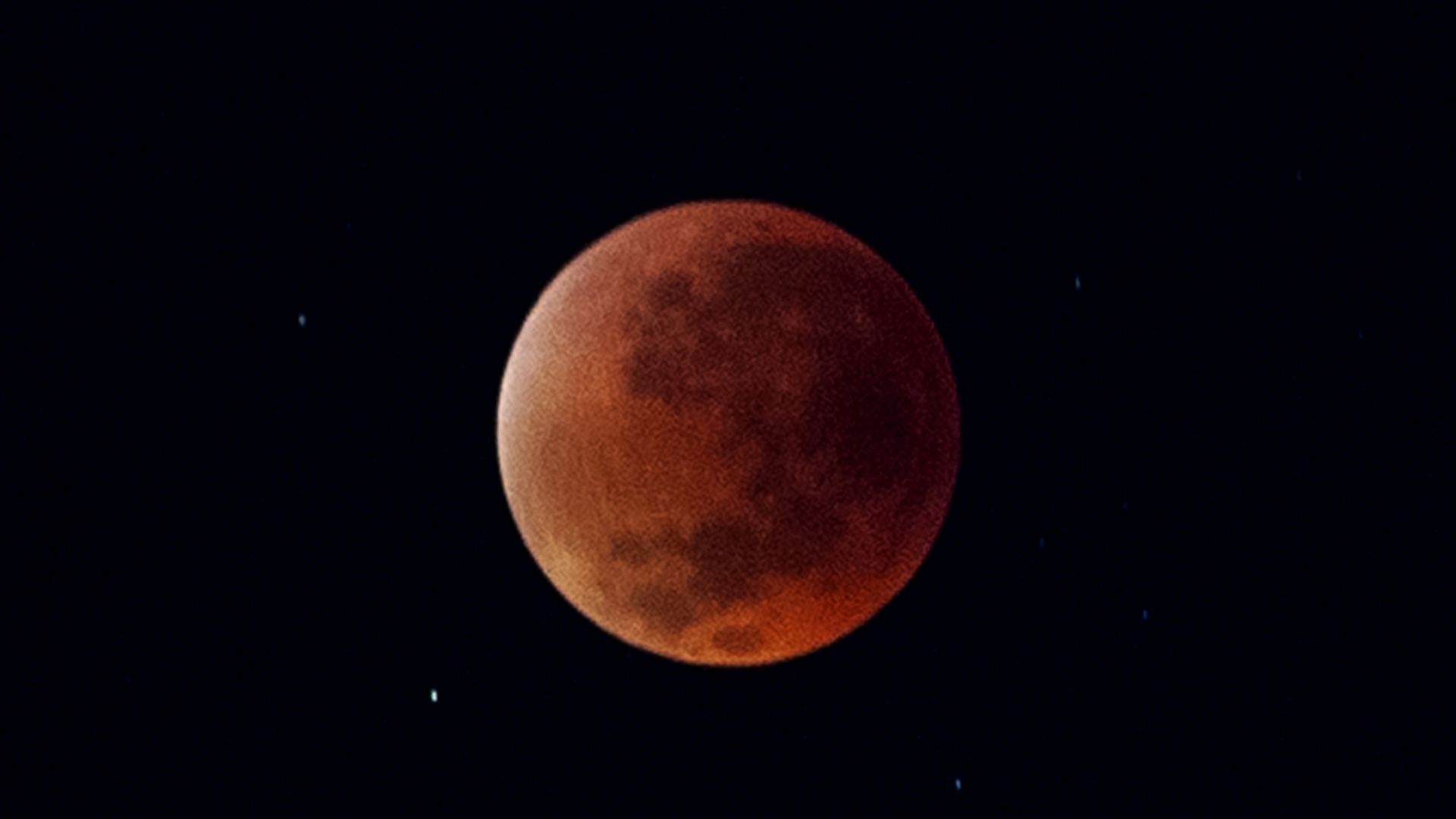 Total lunar eclipse 2026: When to see the Blood Moon - Axios Seattle