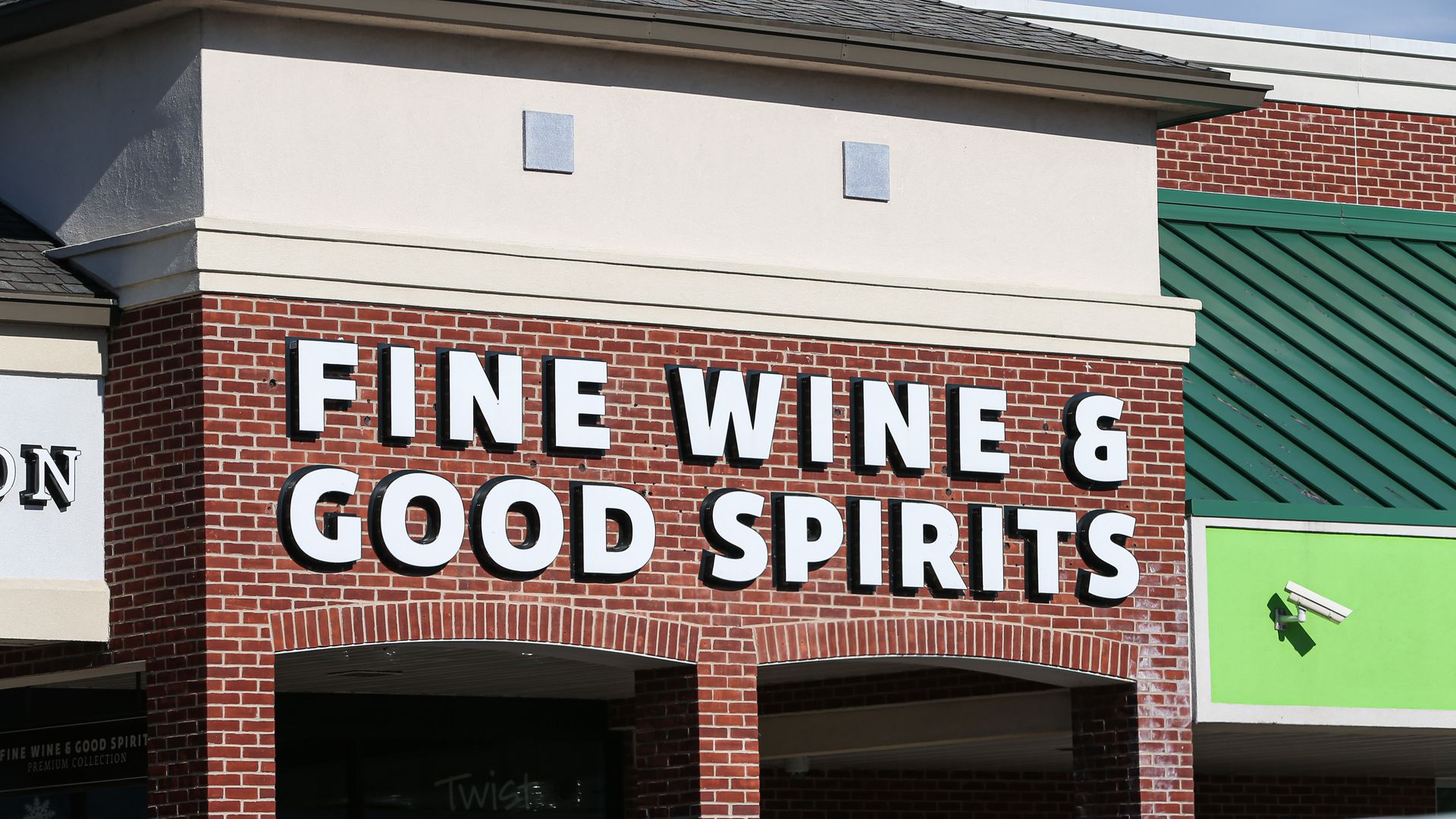 Most of Philly's liquor stores open after widespread looting - Axios ...