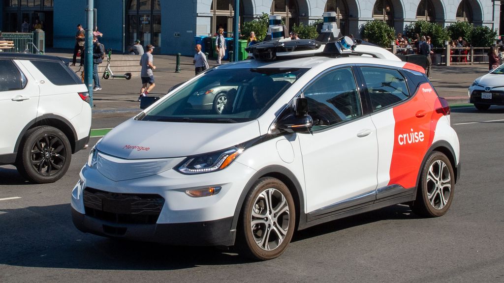 GM plugs another $850 million into Cruise robotaxi unit