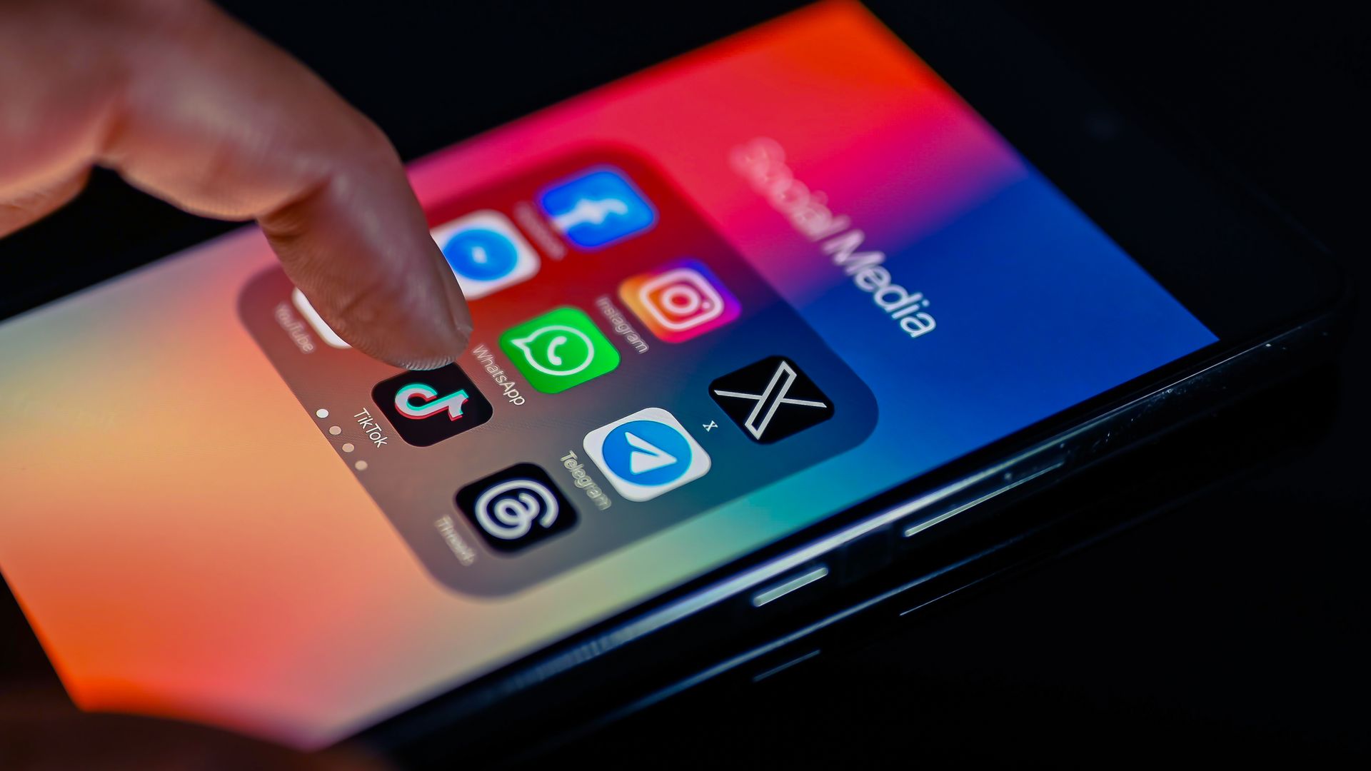 Chicago alderman wants to hold social media companies accountable for ...