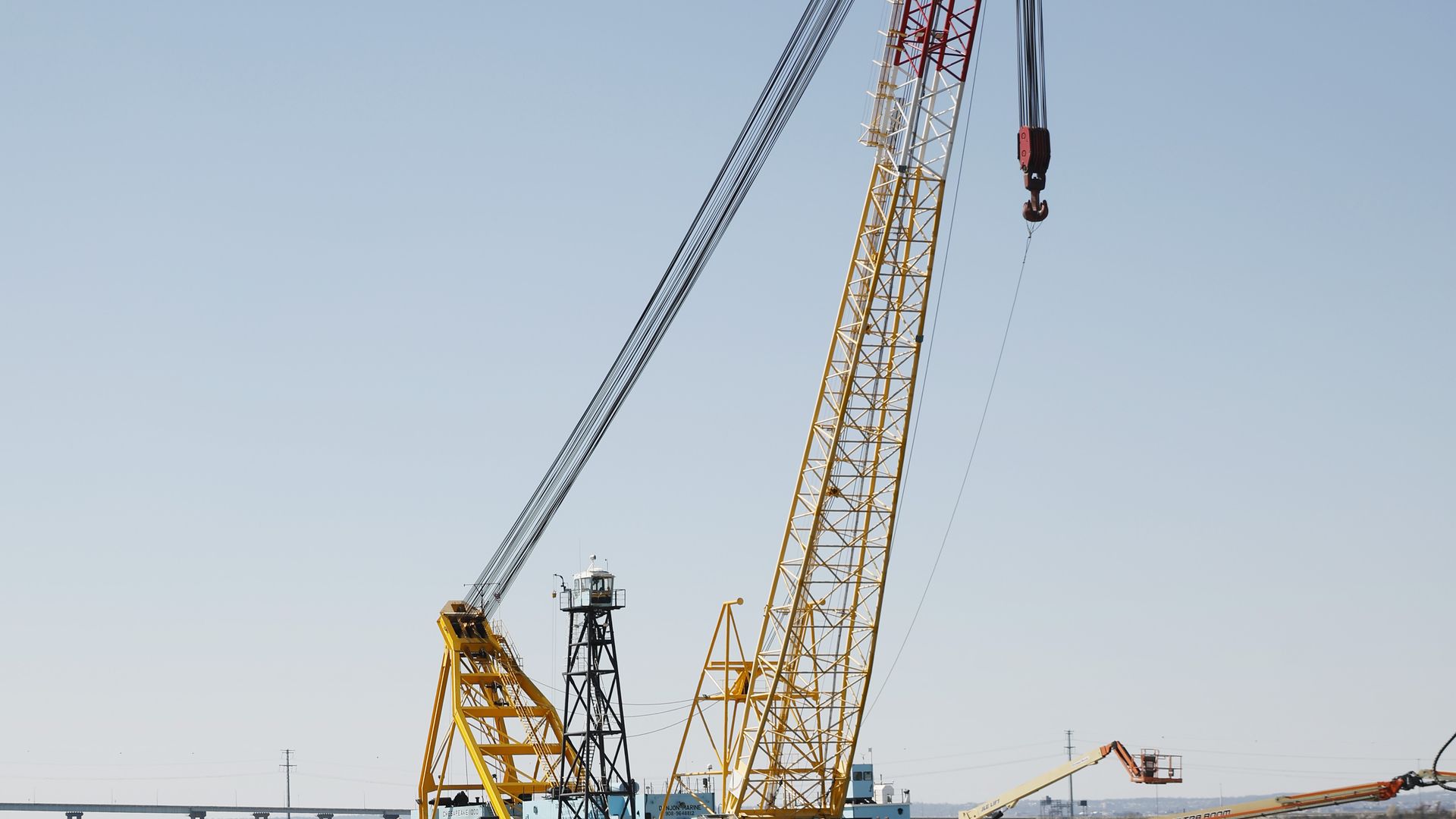 The secret of the crane used to clear the Baltimore bridge collapse ...