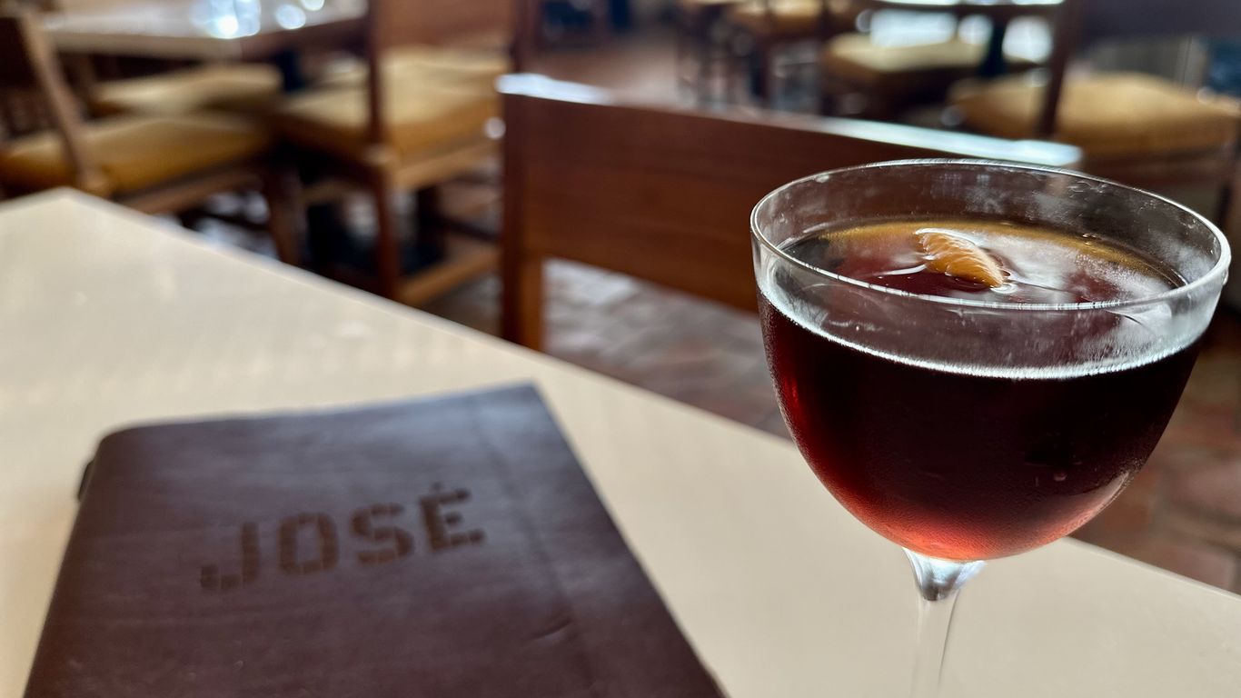 One cocktail to go: José - Axios Dallas