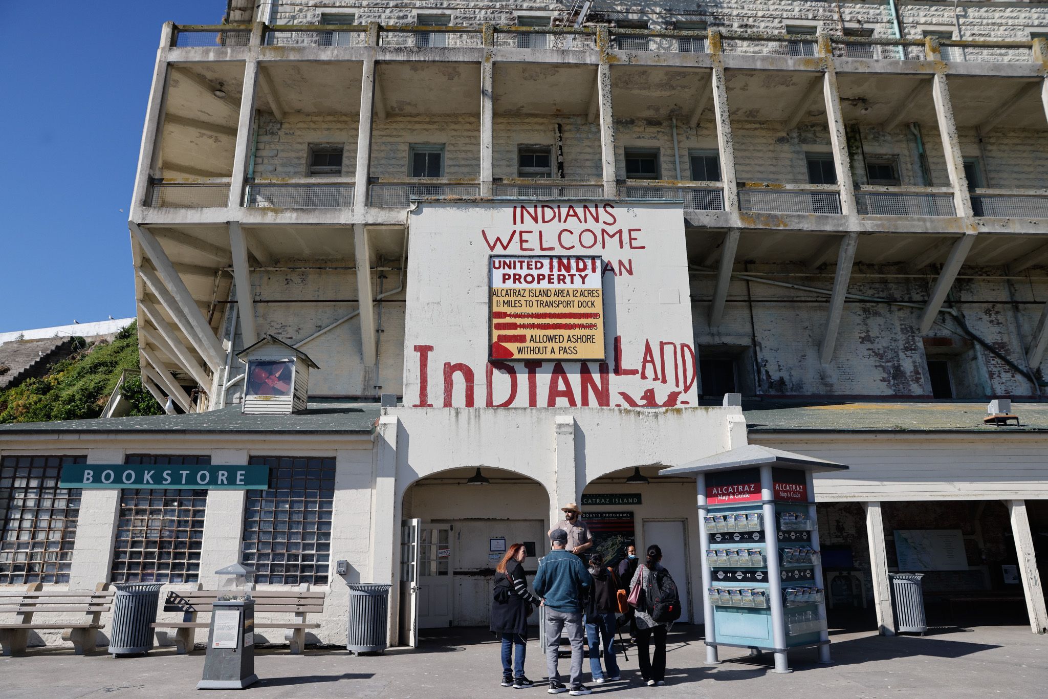 Here's what it'd actually take for Trump to reopen Alcatraz as a prison ...