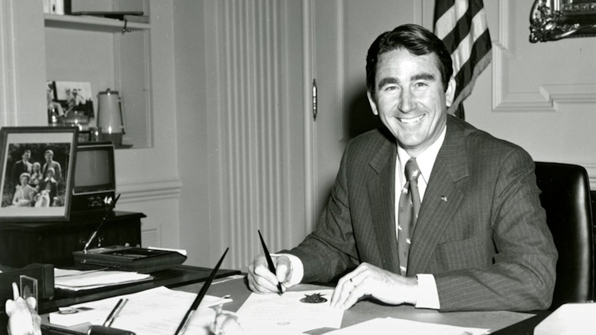 The Setlist: Former Gov. Winfield Dunn dies - Axios Nashville