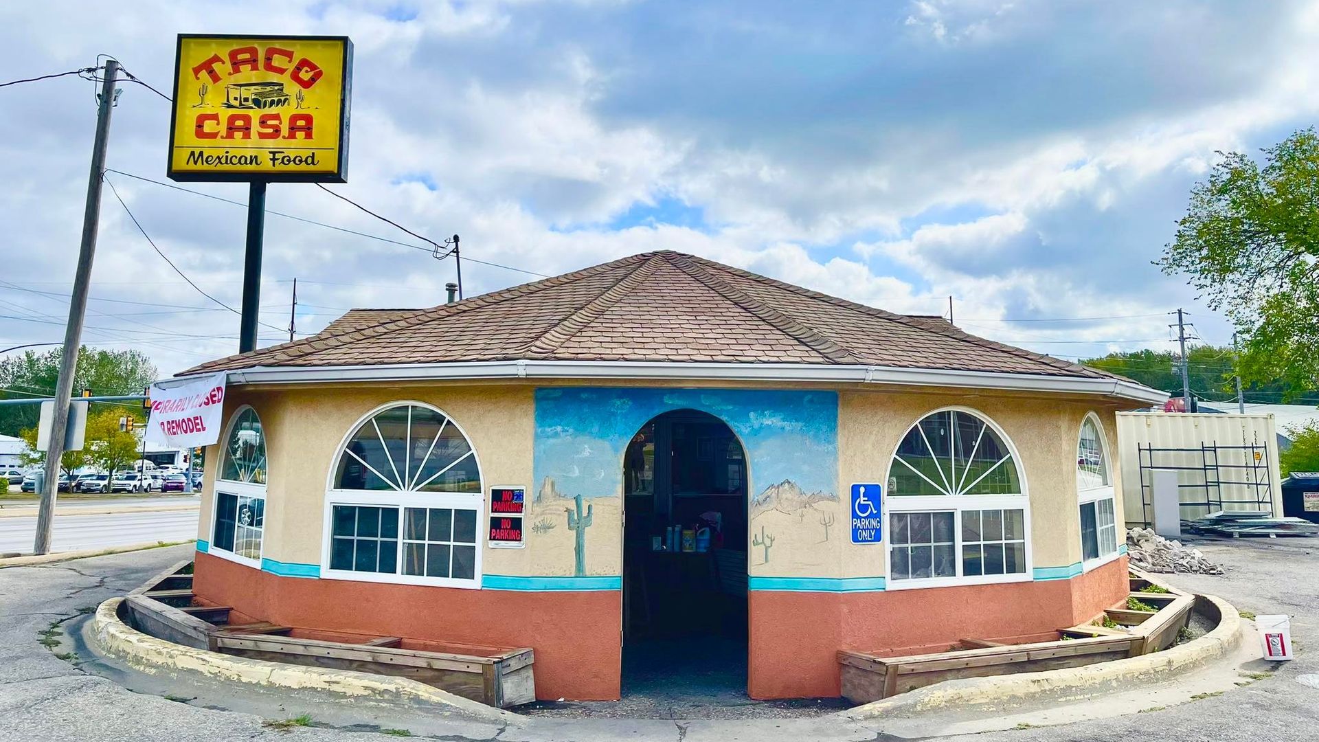Cult-favorite Taco Casa in Des Moines gets new owners - Axios Des Moines