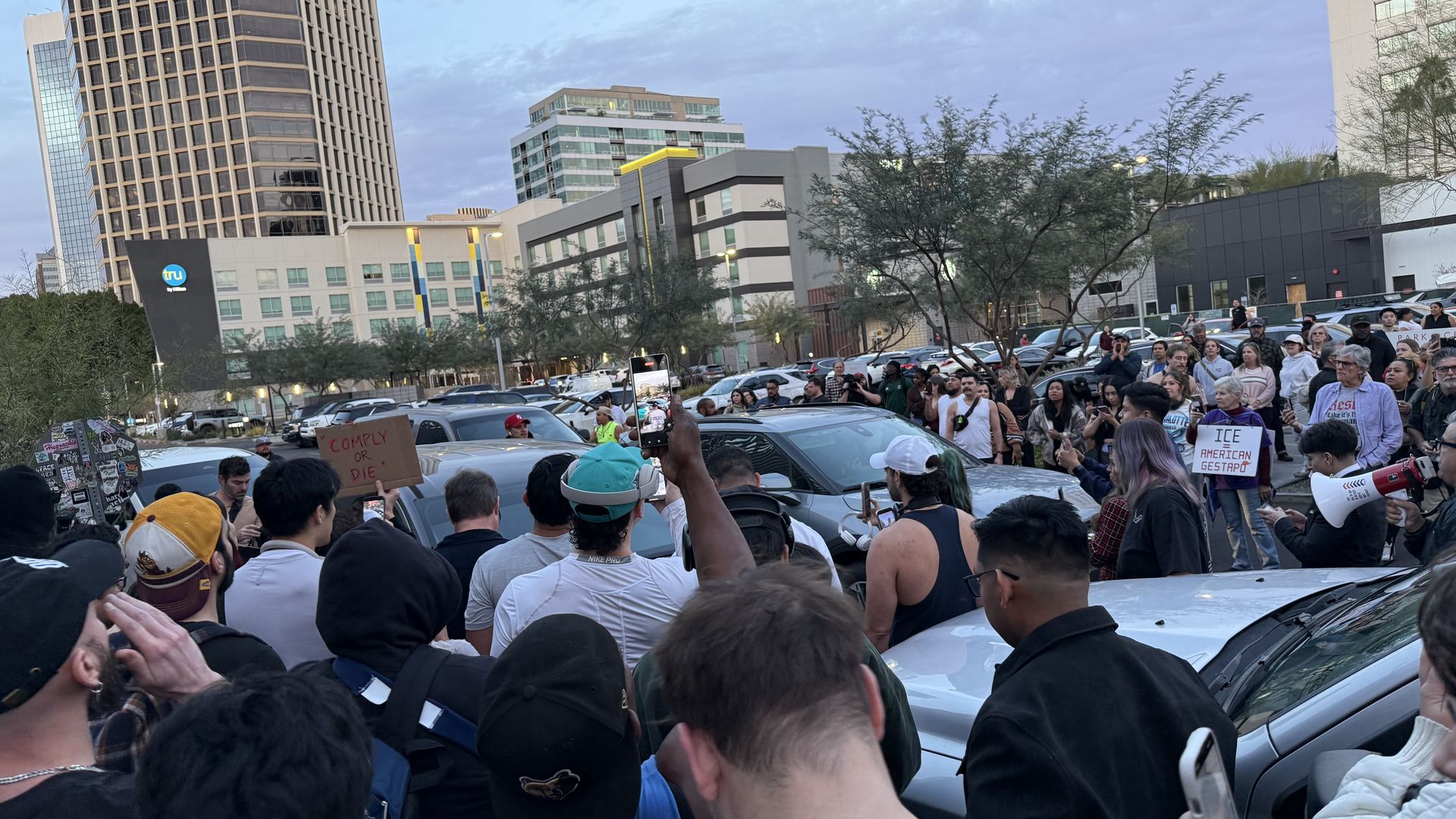 Homeland Security agents raid Zipps locations across Phoenix area ...