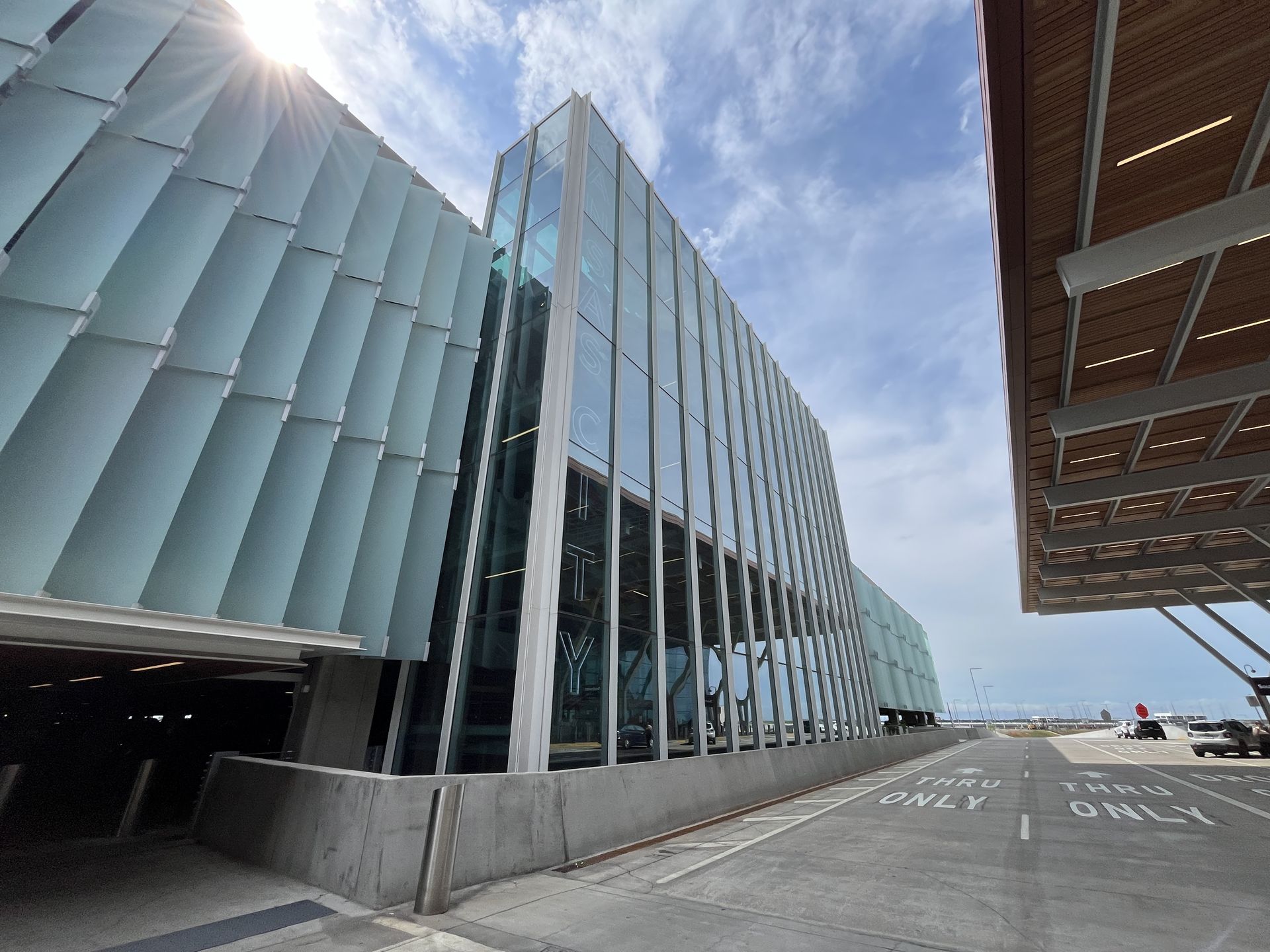 KCI opens guest passes for non-flyers - Axios Kansas City