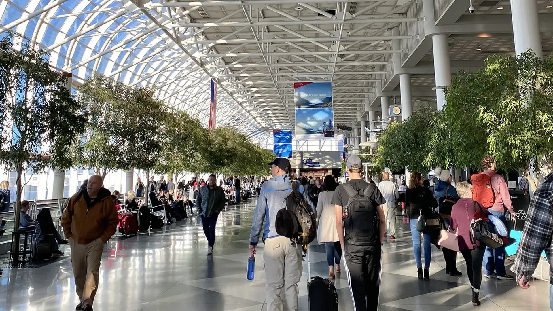 Definitive guide to CLT Airport — Where to eat, how to kill time and ...