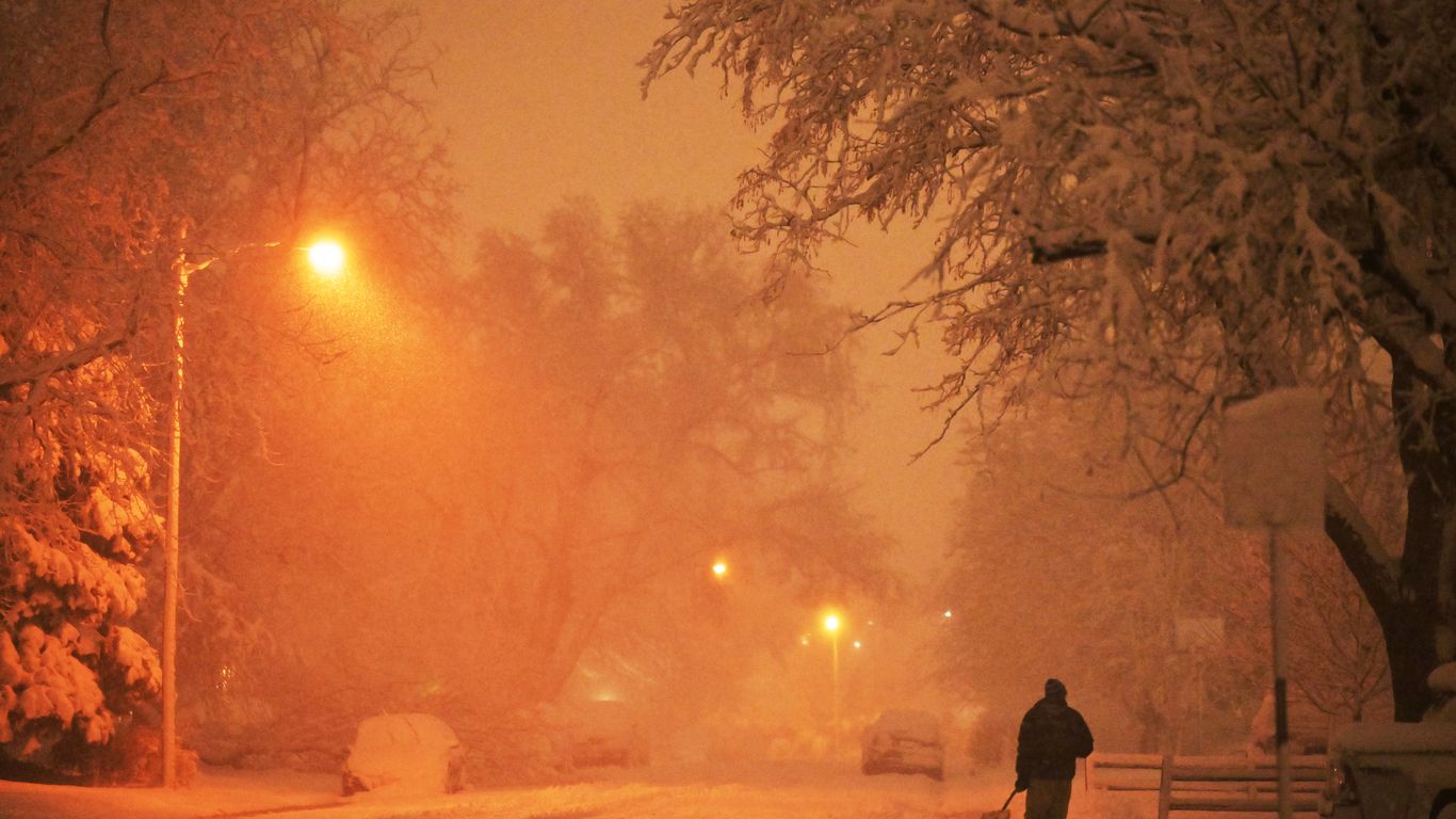 Denver snow photos: Scenes from the major snowstorm that hit Colorado ...