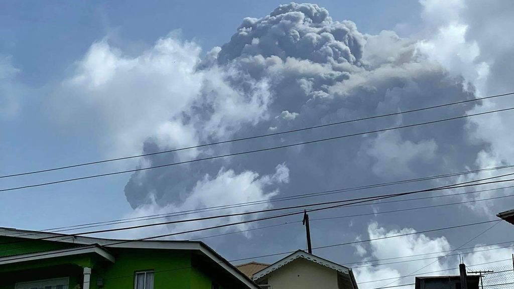 St Vincent water supply running low amid volcano eruptions — photos