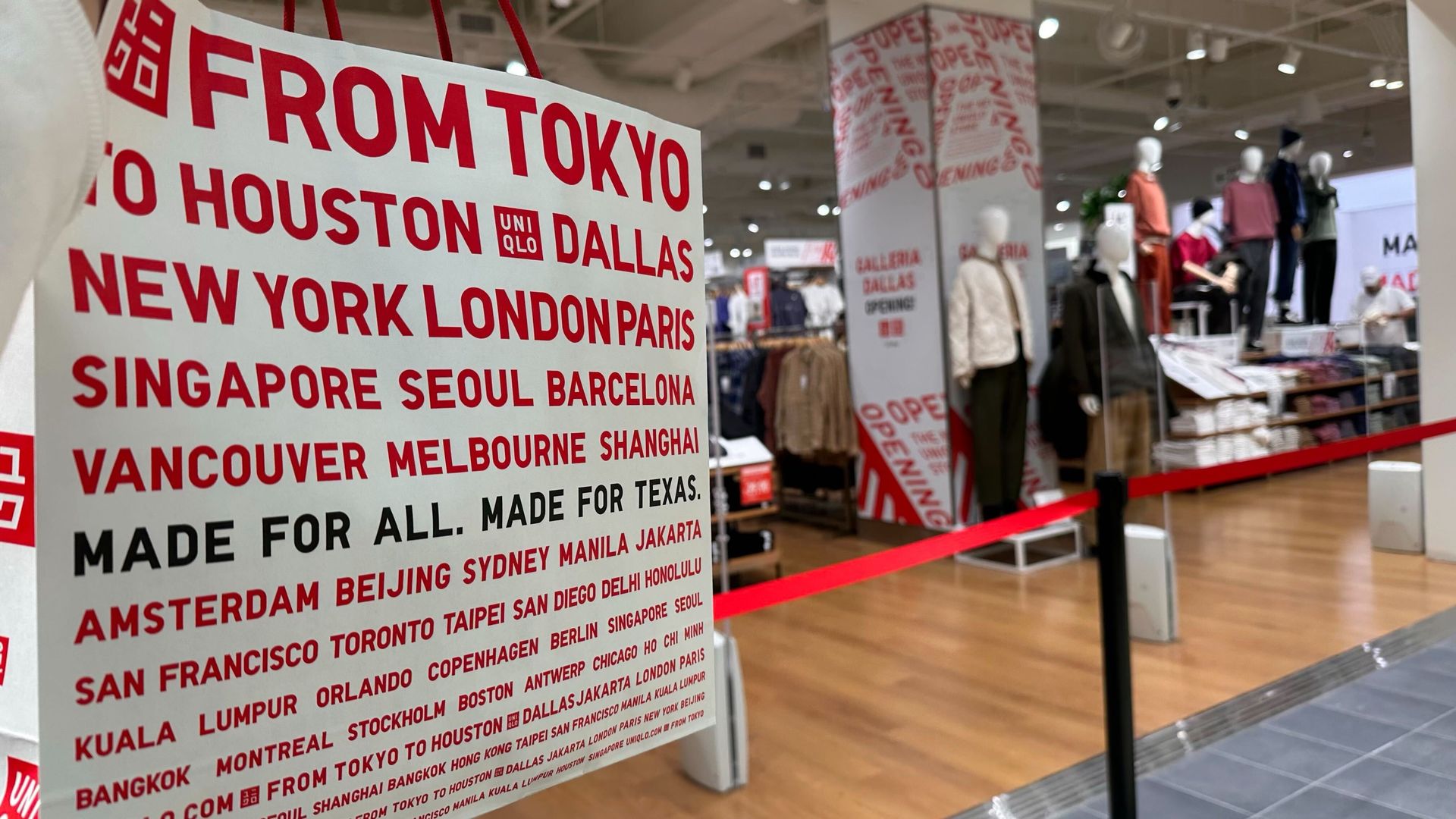 Pic du jour: Uniqlo's first North Texas location - Axios Dallas
