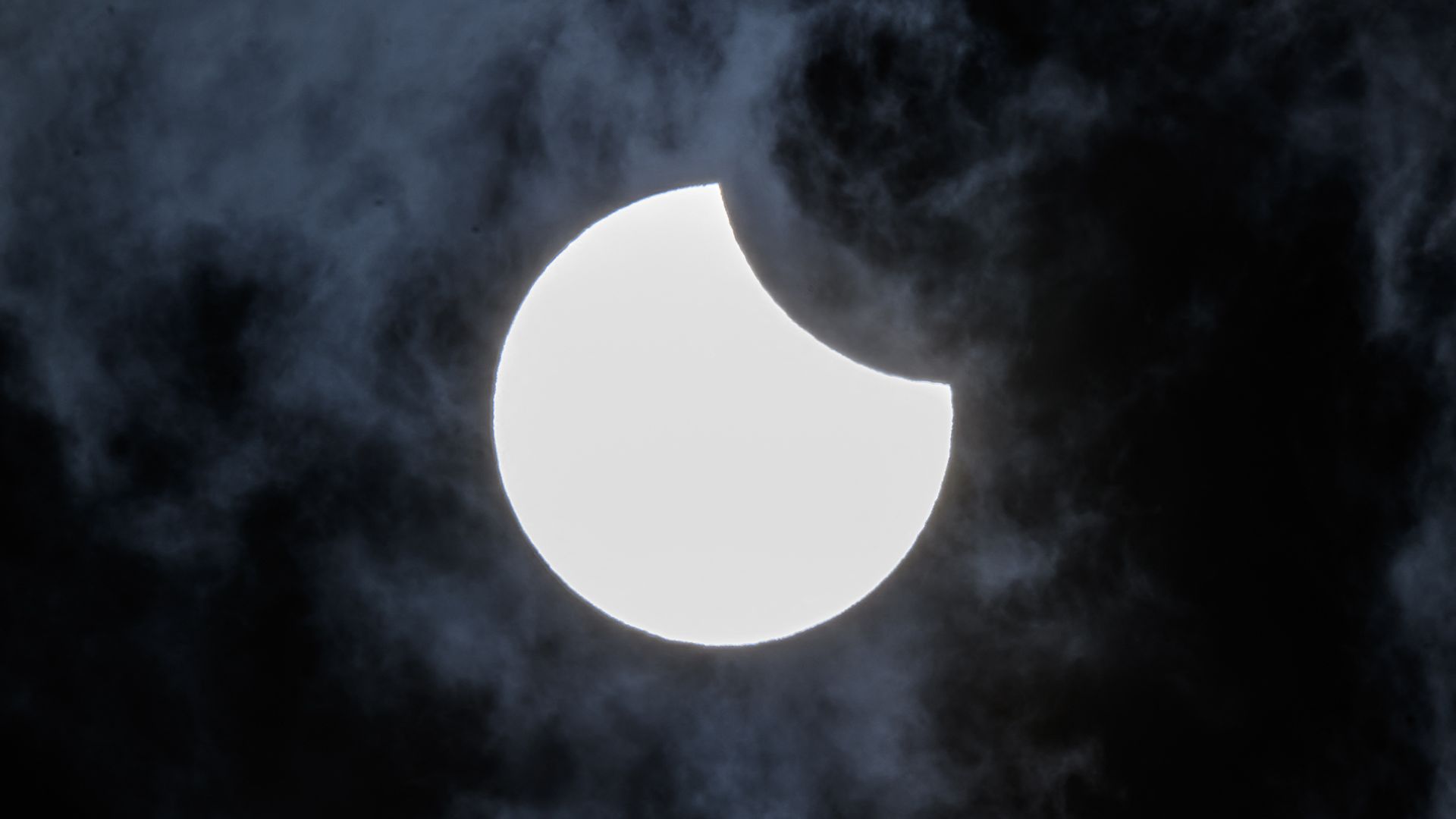 Eclipse 2025: Photos of today's partial solar eclipse, double sunrise