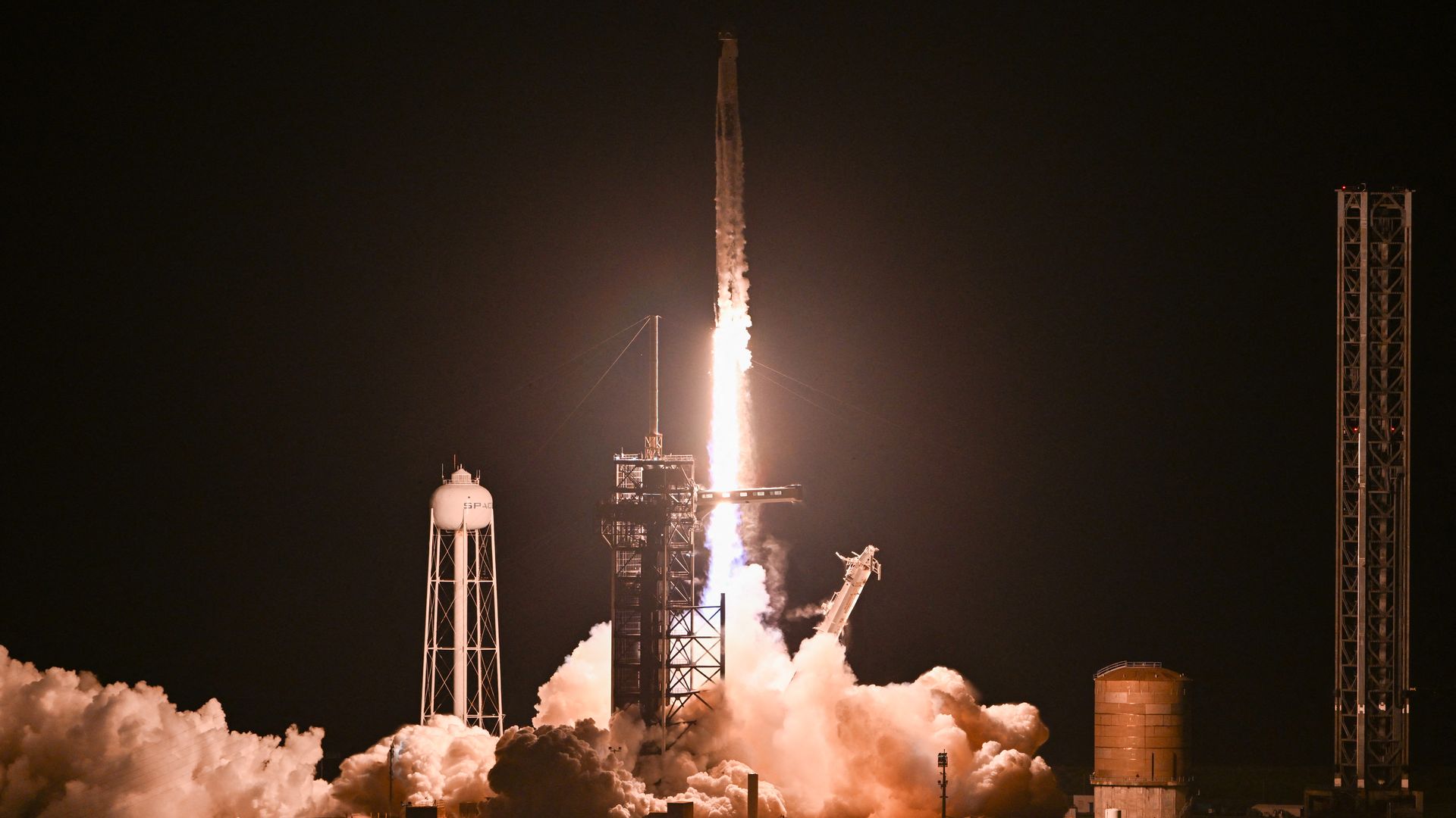 SpaceX crew conducts first commercial spacewalk