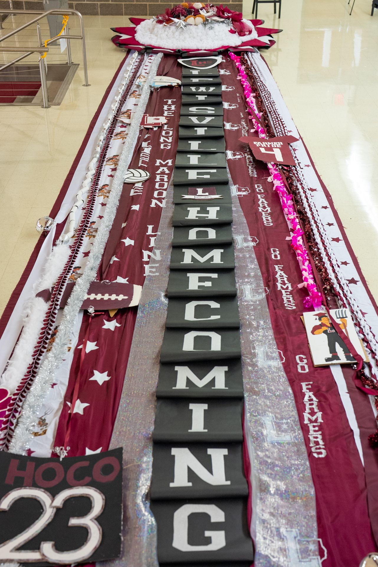 Lewisville High School sets world record for largest homecoming mum ...