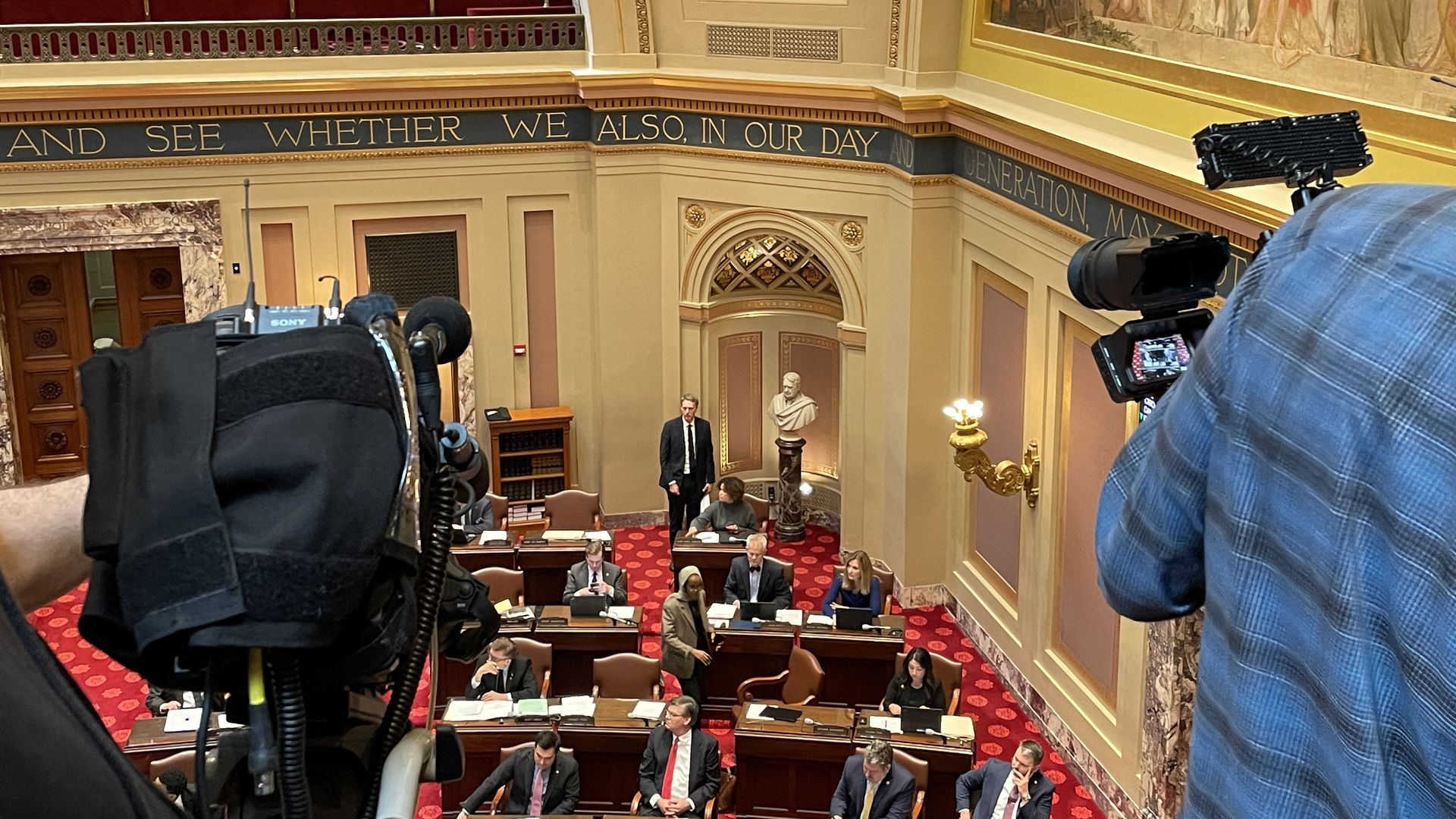 Pic du jour: Sen. Mitchell appears on the floor - Axios Twin Cities