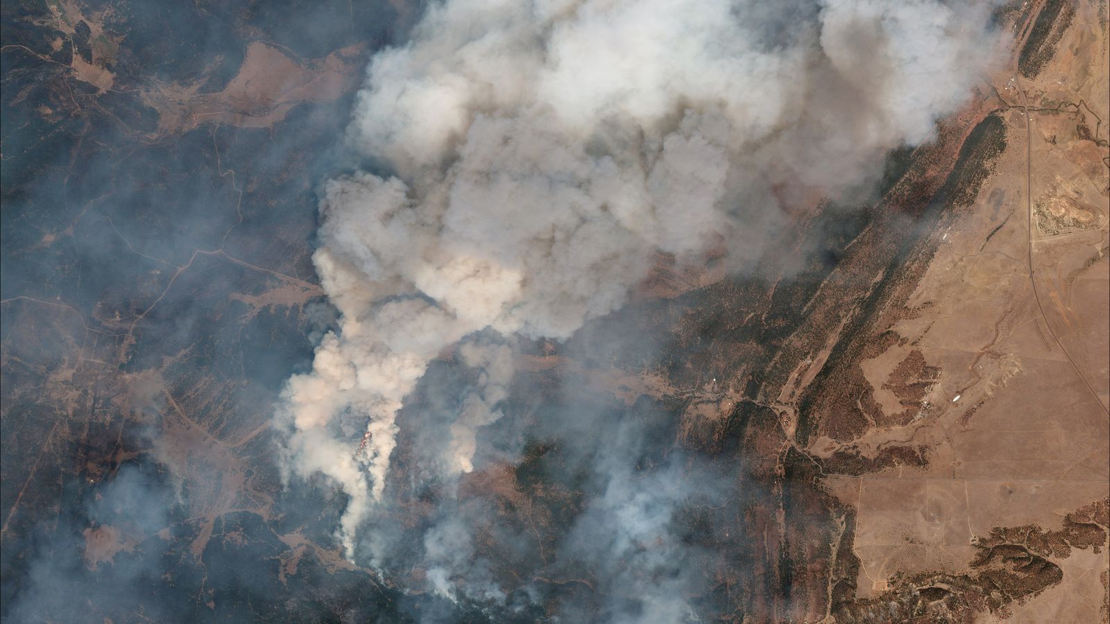 Northern New Mexico wildfire forces more evacuations