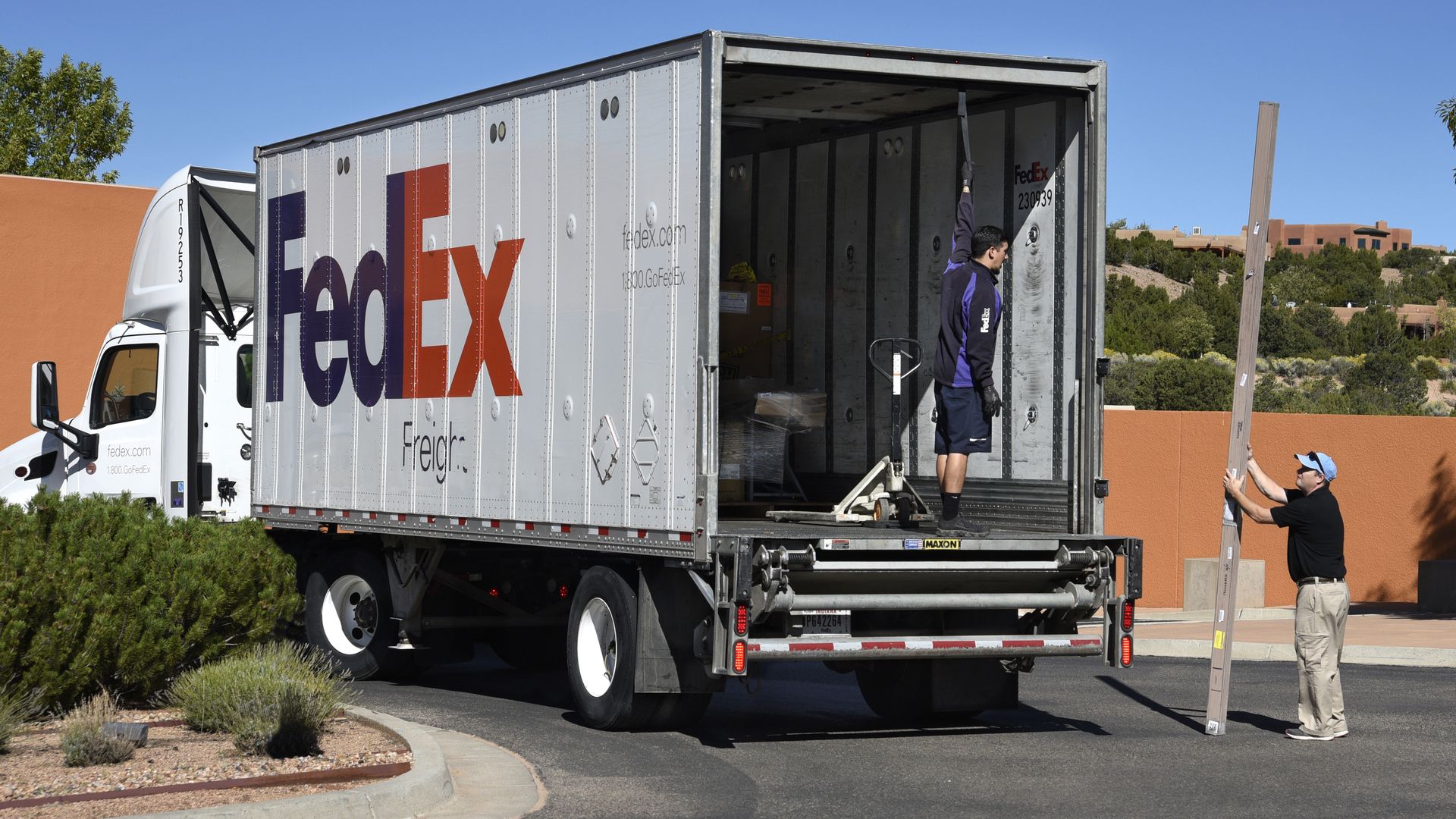 FedEx reports $600M in costs related to Freight spinoff