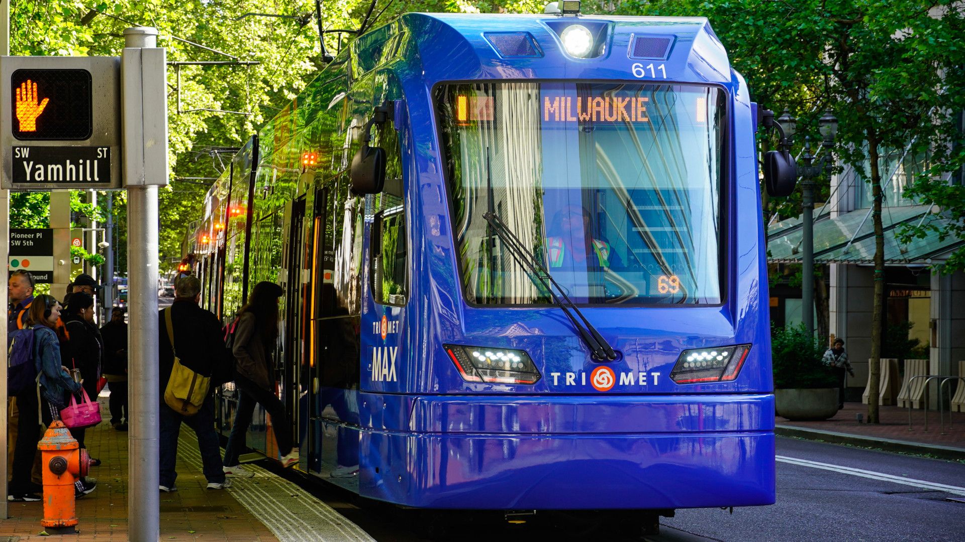 TriMet to reduce bus and MAX lines as $300M shortfall looms - Axios ...