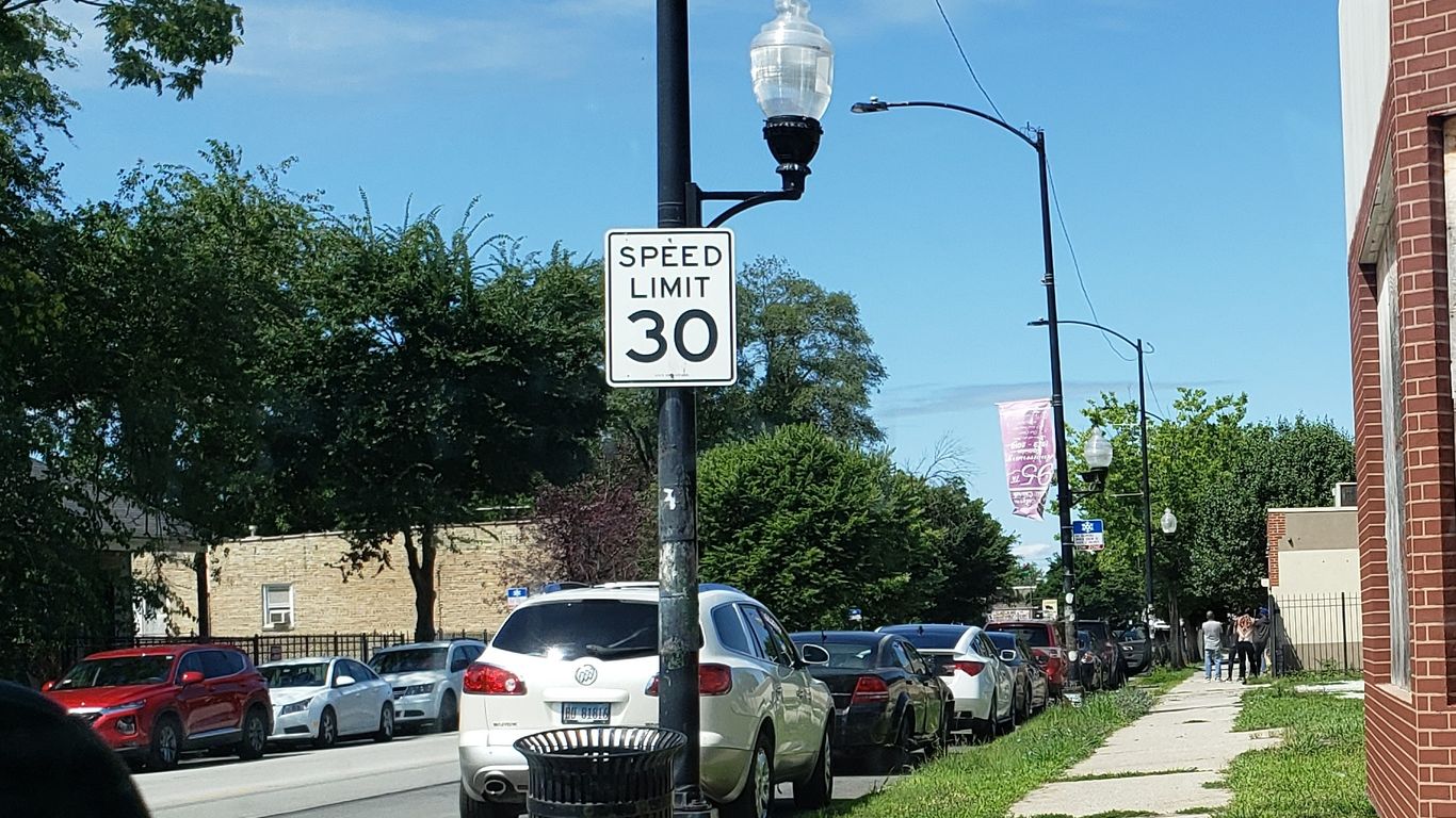 Chicago City Council upholds the 30 mph speed limit - Axios Chicago