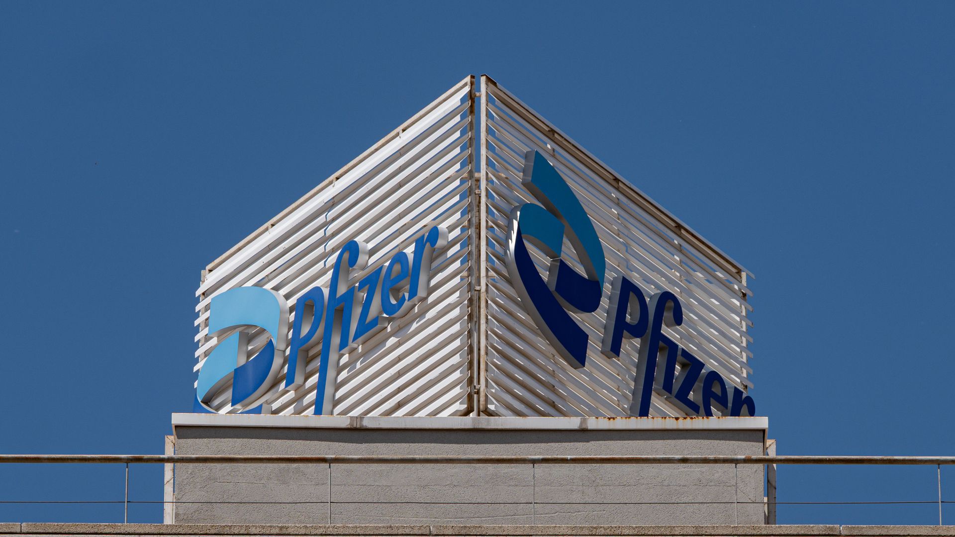 Pfizer signs giant cancer drug deal with Chinese biotech