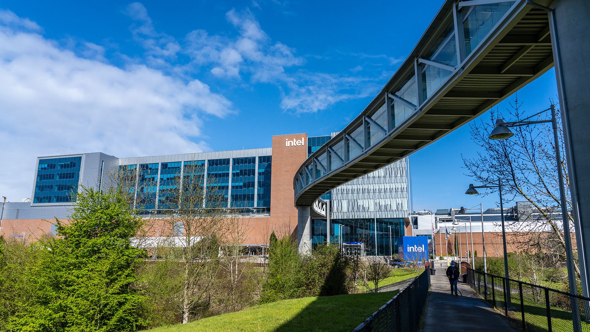 Intel layoffs shake Oregon's economy amid federal shift - Axios Portland