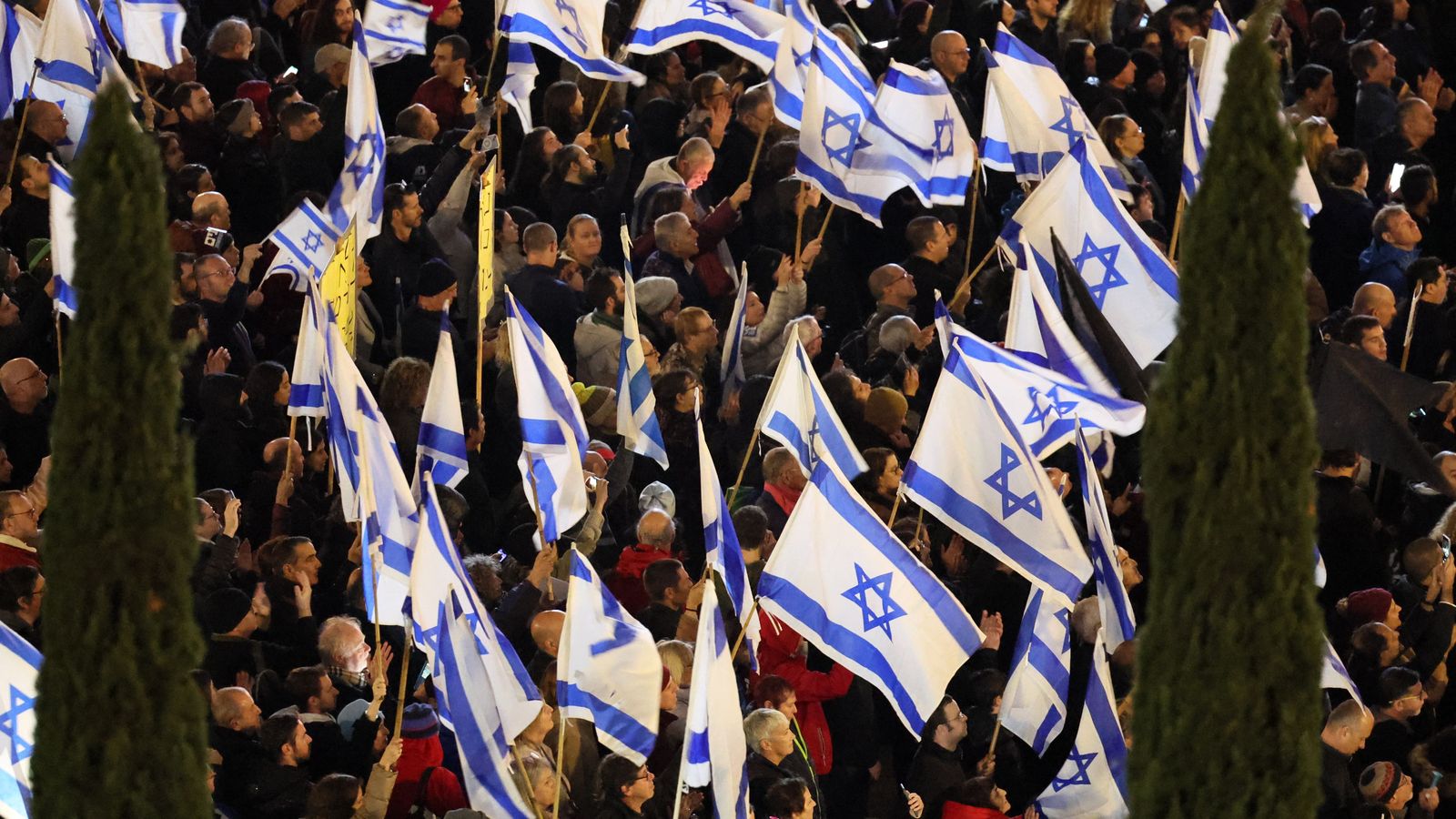 Israel protests: Thousands rally against Netanyahu judicial overhaul plan