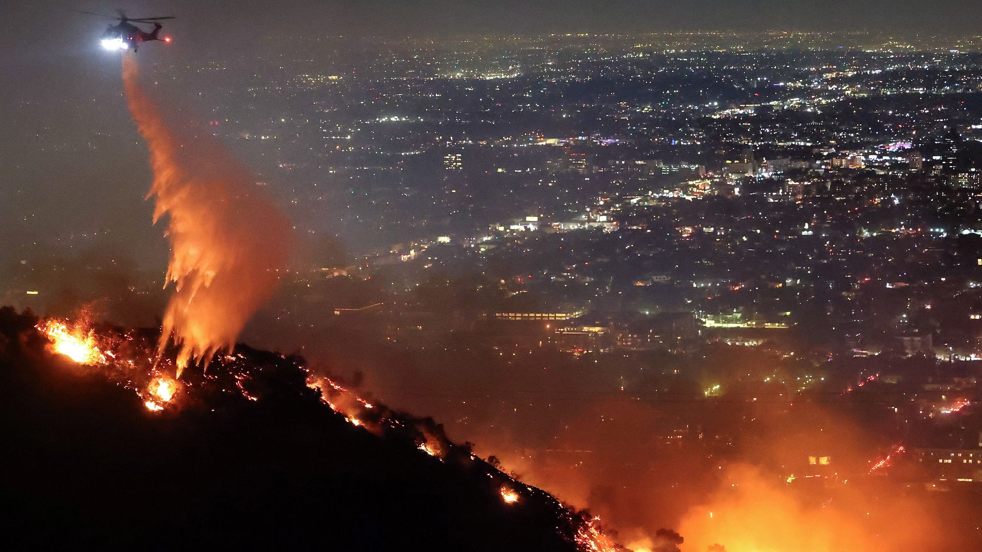 LA Sunset Fire threatens Hollywood landmarks