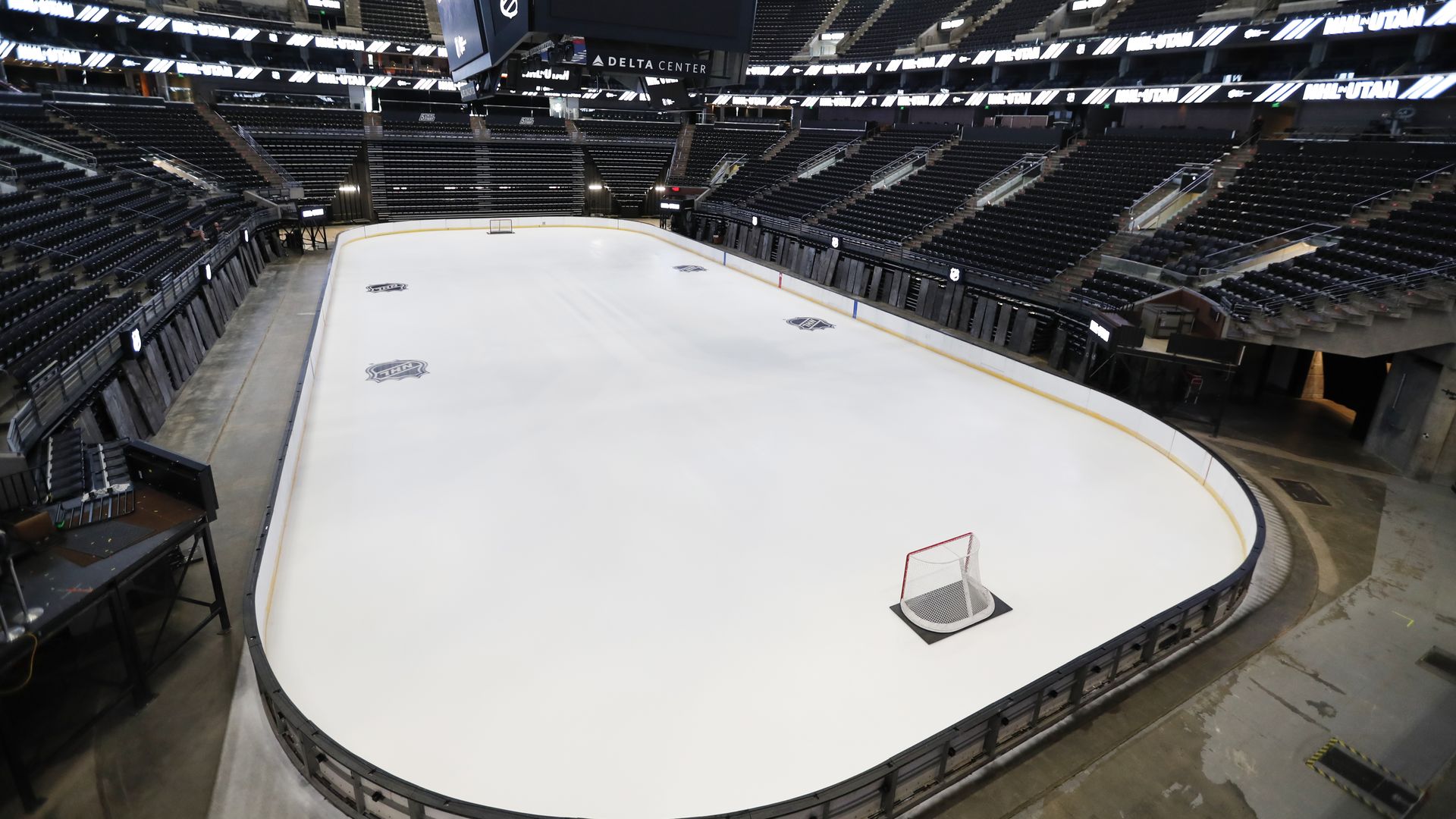 What I experienced at the Utah Hockey Club's first game - Axios Salt ...