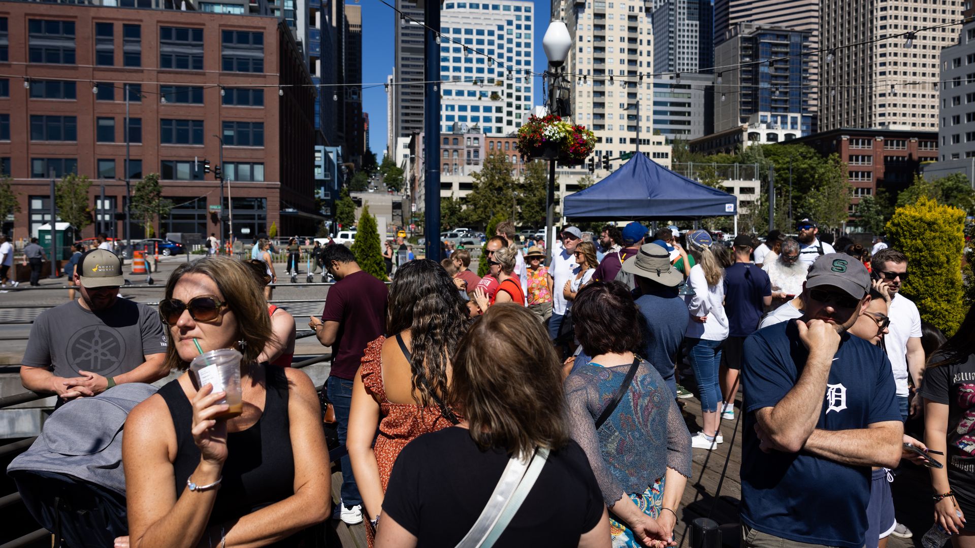 Seattle sees a sharp drop in pedestrian and cyclist deaths - Axios Seattle