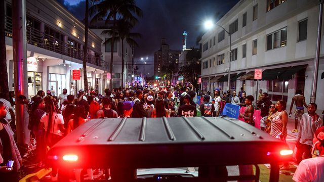 Miami Beach wants to impose a curfew for spring break 2024 - Axios Miami