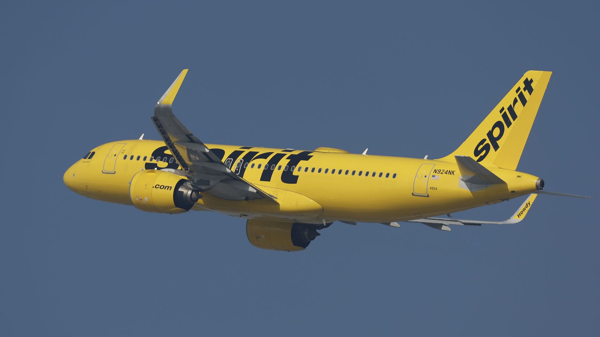 Spirit Airlines dress code bans "lewd, obscene" clothes, tattoos