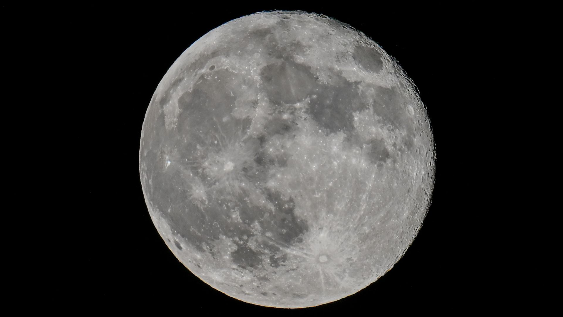 Earth to get "mini-moon" for 2 months