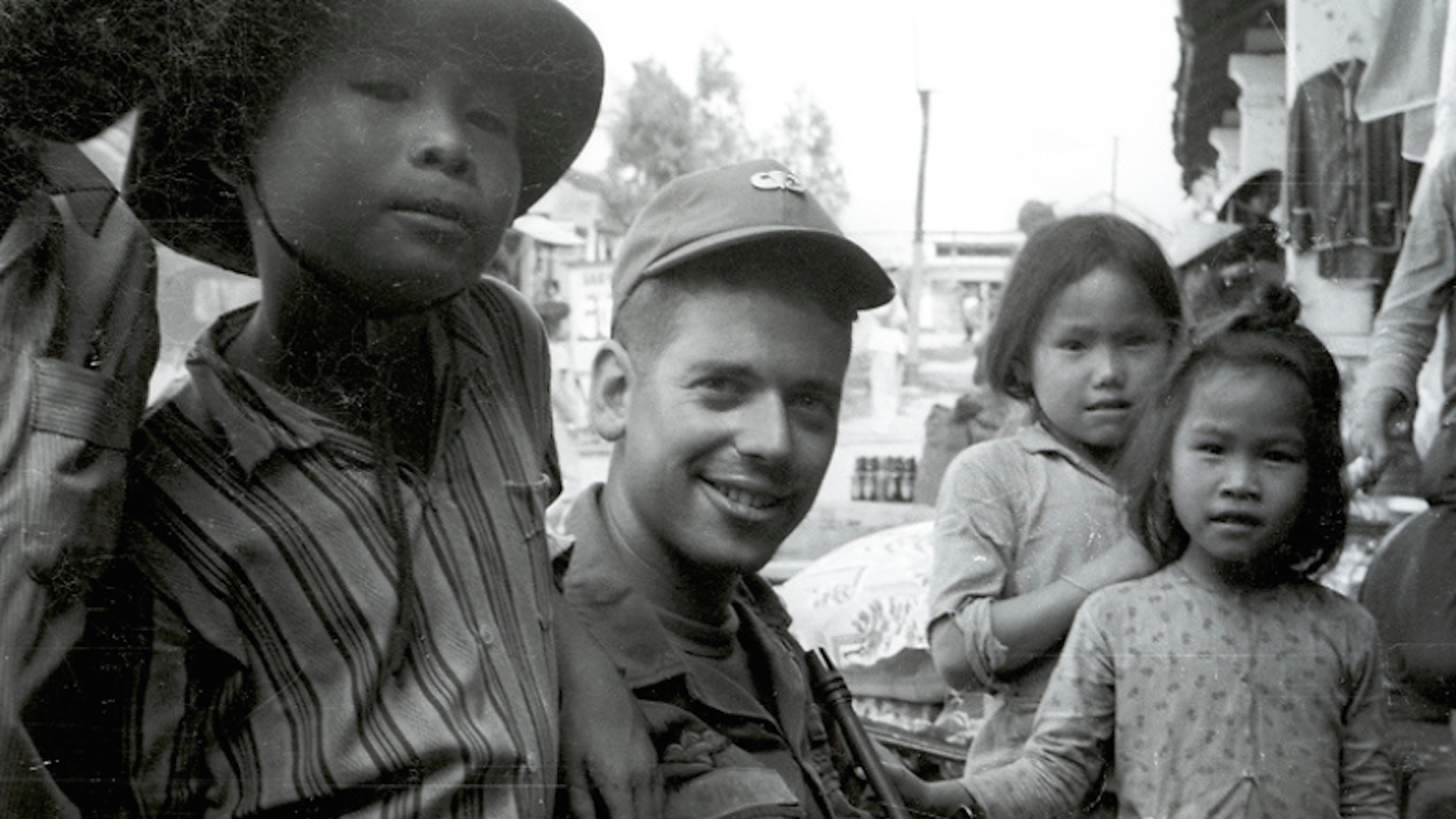 The story behind Uptown street photographer Charles Pike - Axios Charlotte