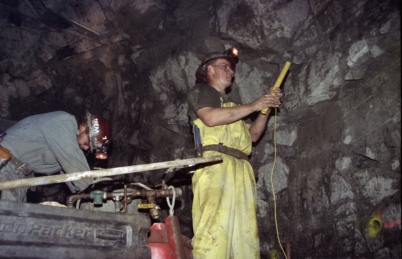 ⛏️ Mining schools push